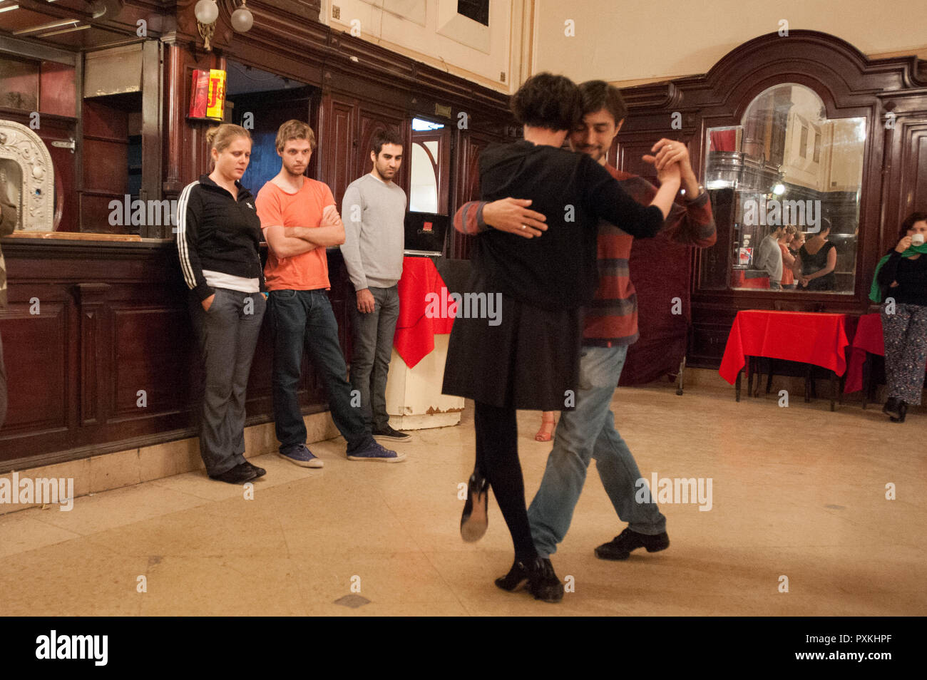 Tango lesson hi-res stock photography and images - Alamy