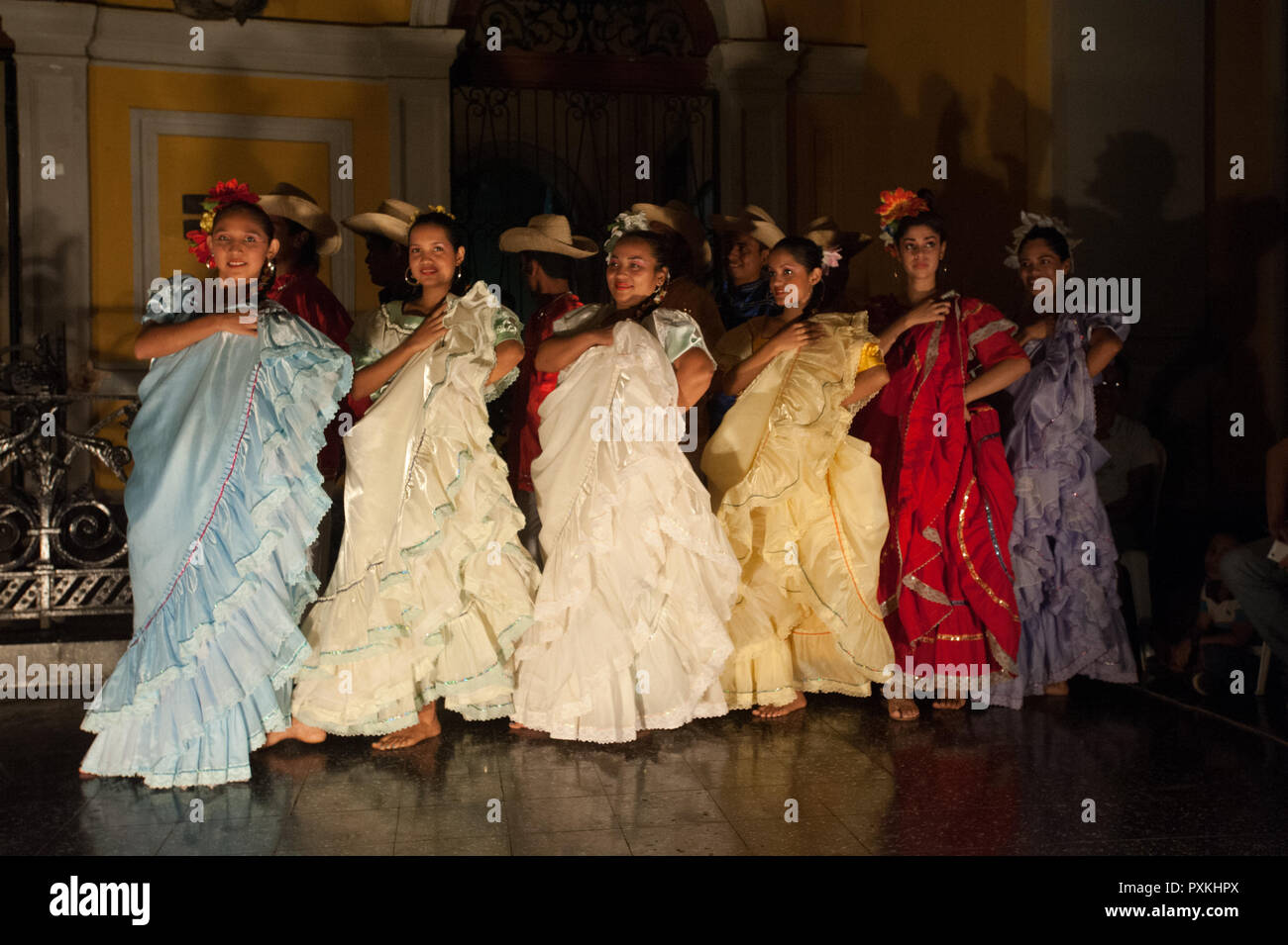 A show of traditional dancing in the main square of Granada Stock Photo ...