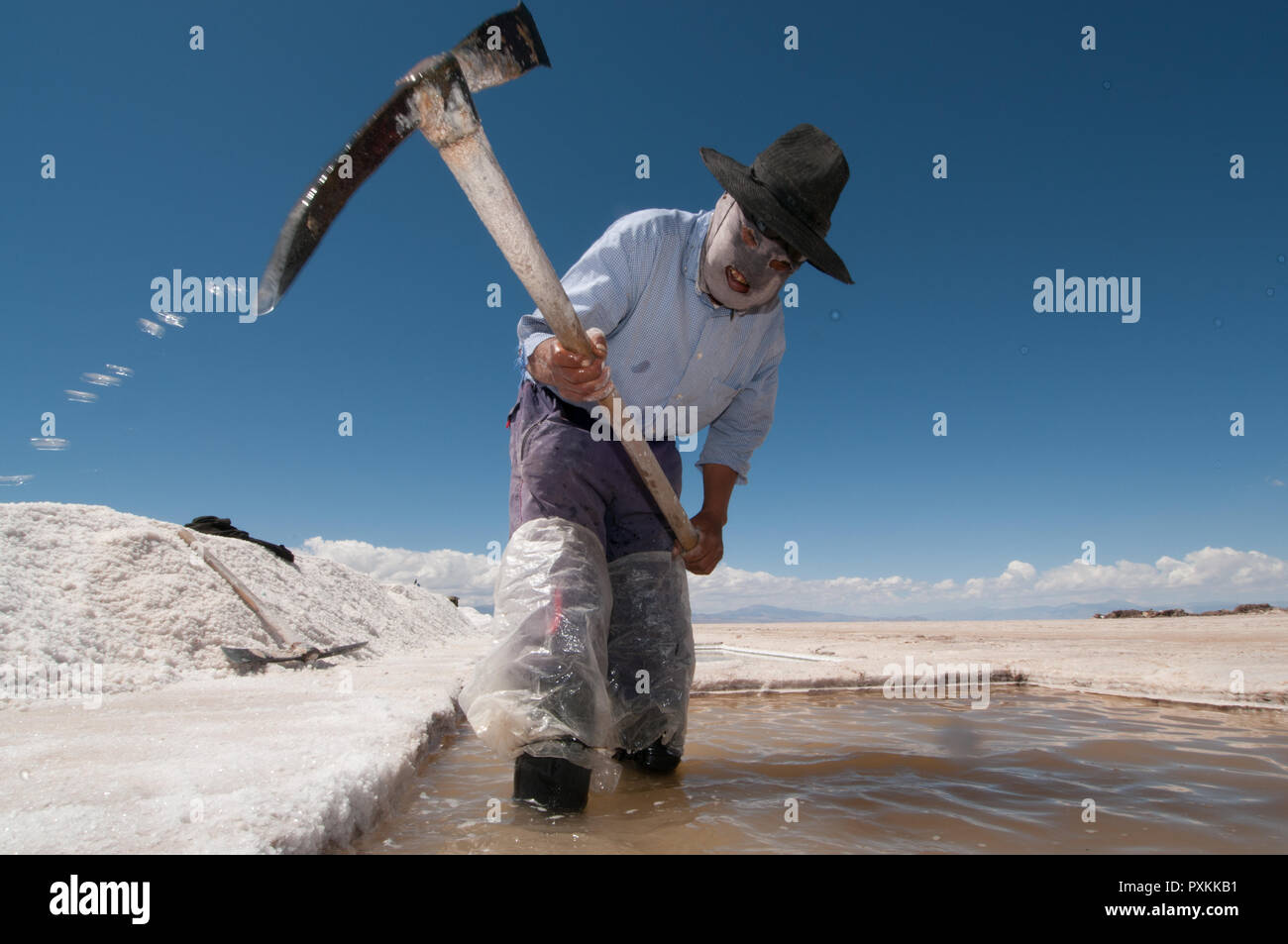 Salt workers in Salina Grande Stock Photo - Alamy
