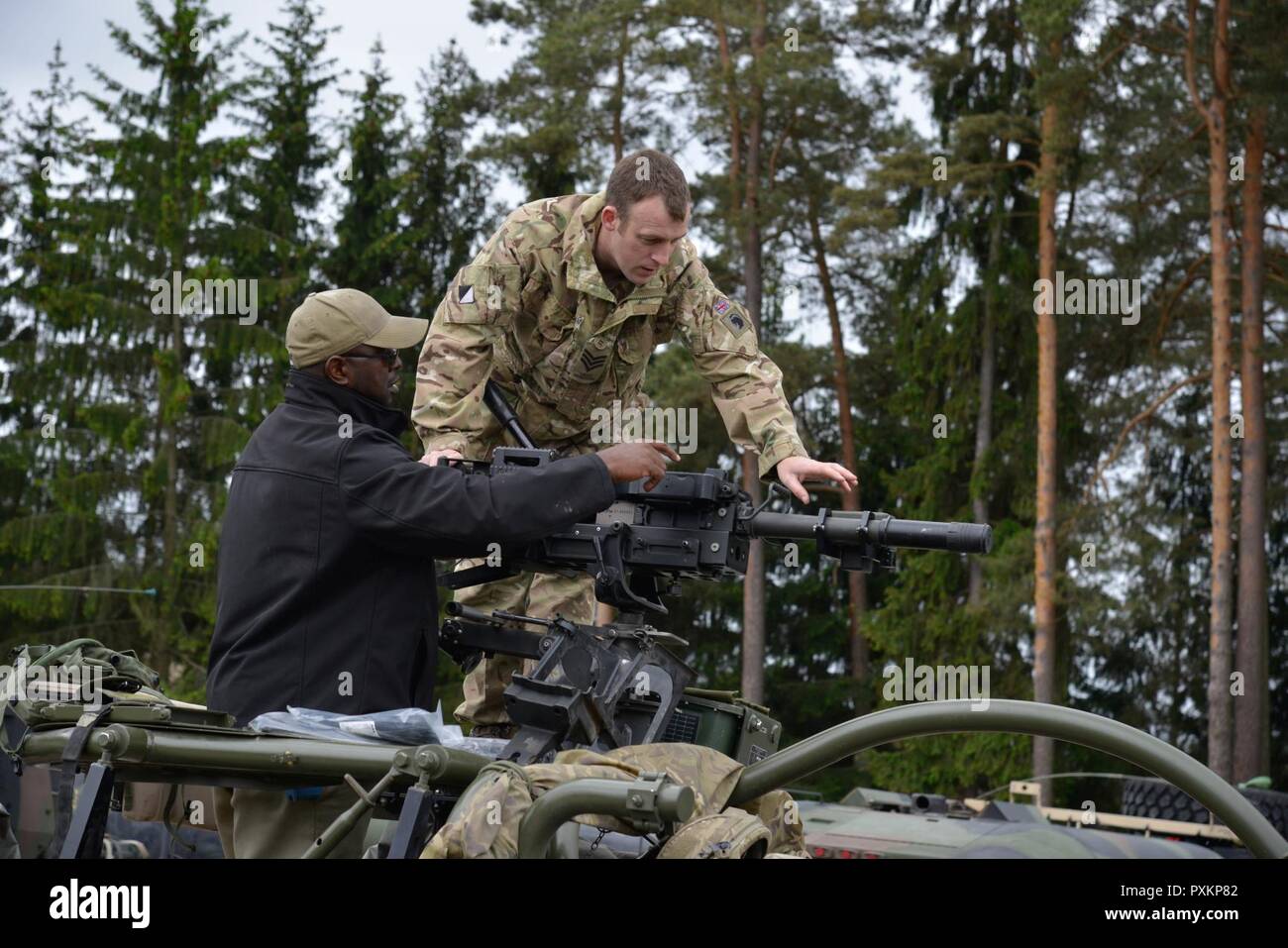 Lasers used in army training hi-res stock photography and images - Alamy