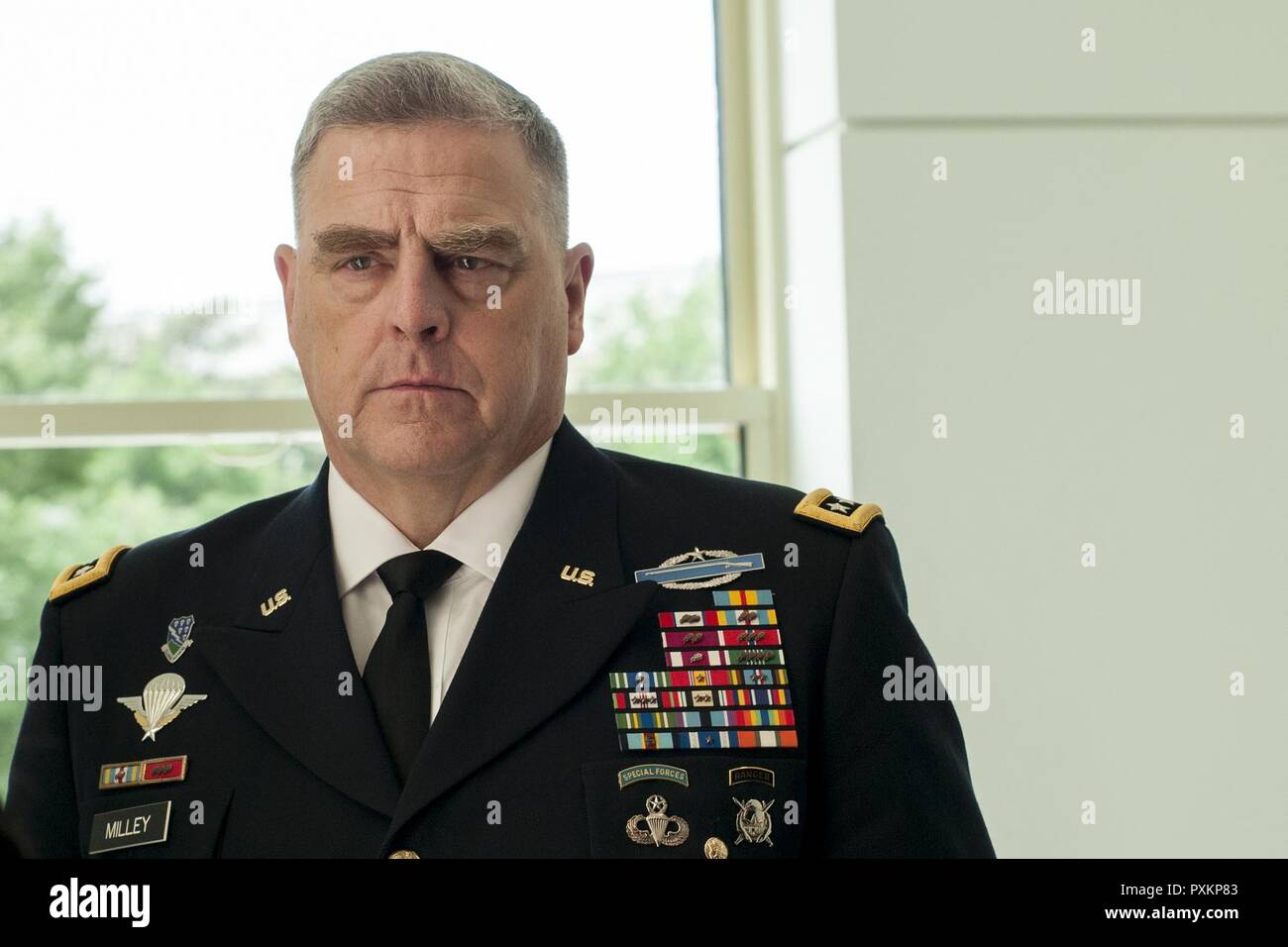 U.S. Army Chief of Staff Gen. Mark A. Milley - 242nd Army Birthday Cake ...