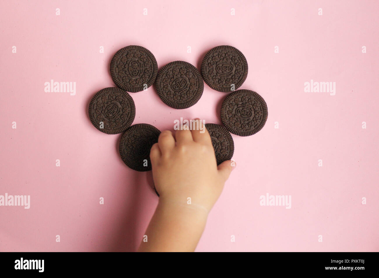 Oreo Wafer Stock Photos & Oreo Wafer Stock Images - Alamy