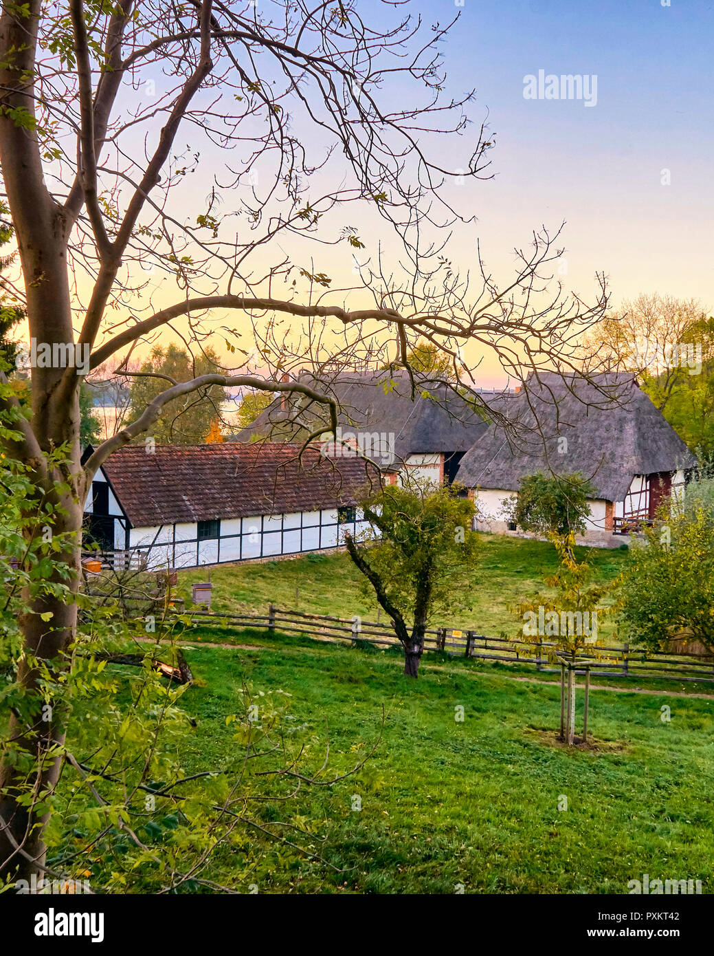 Farmhouses with a thatched roof hi-res stock photography and images - Alamy