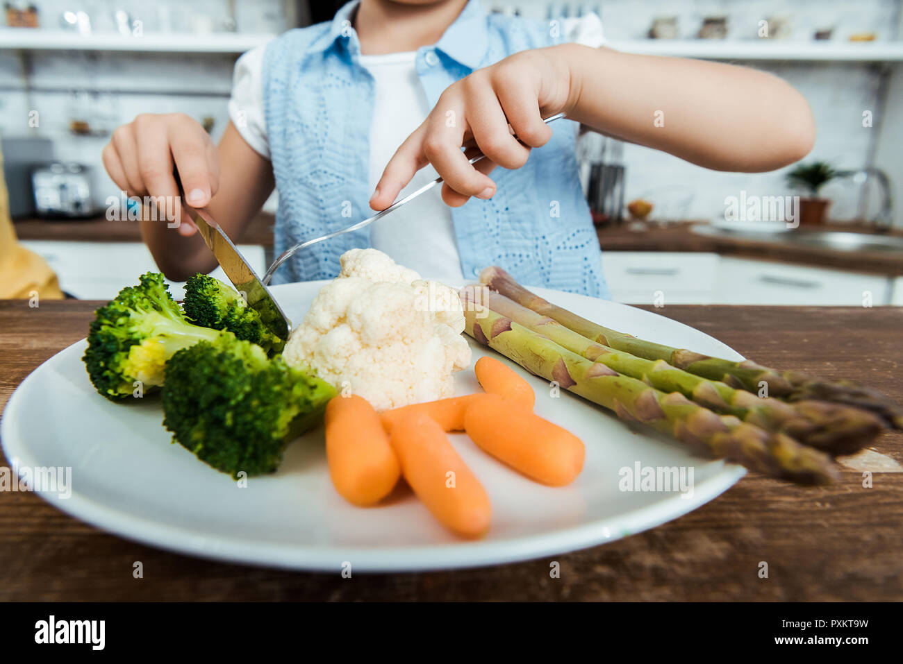 Child knife and fork eating hi-res stock photography and images - Alamy