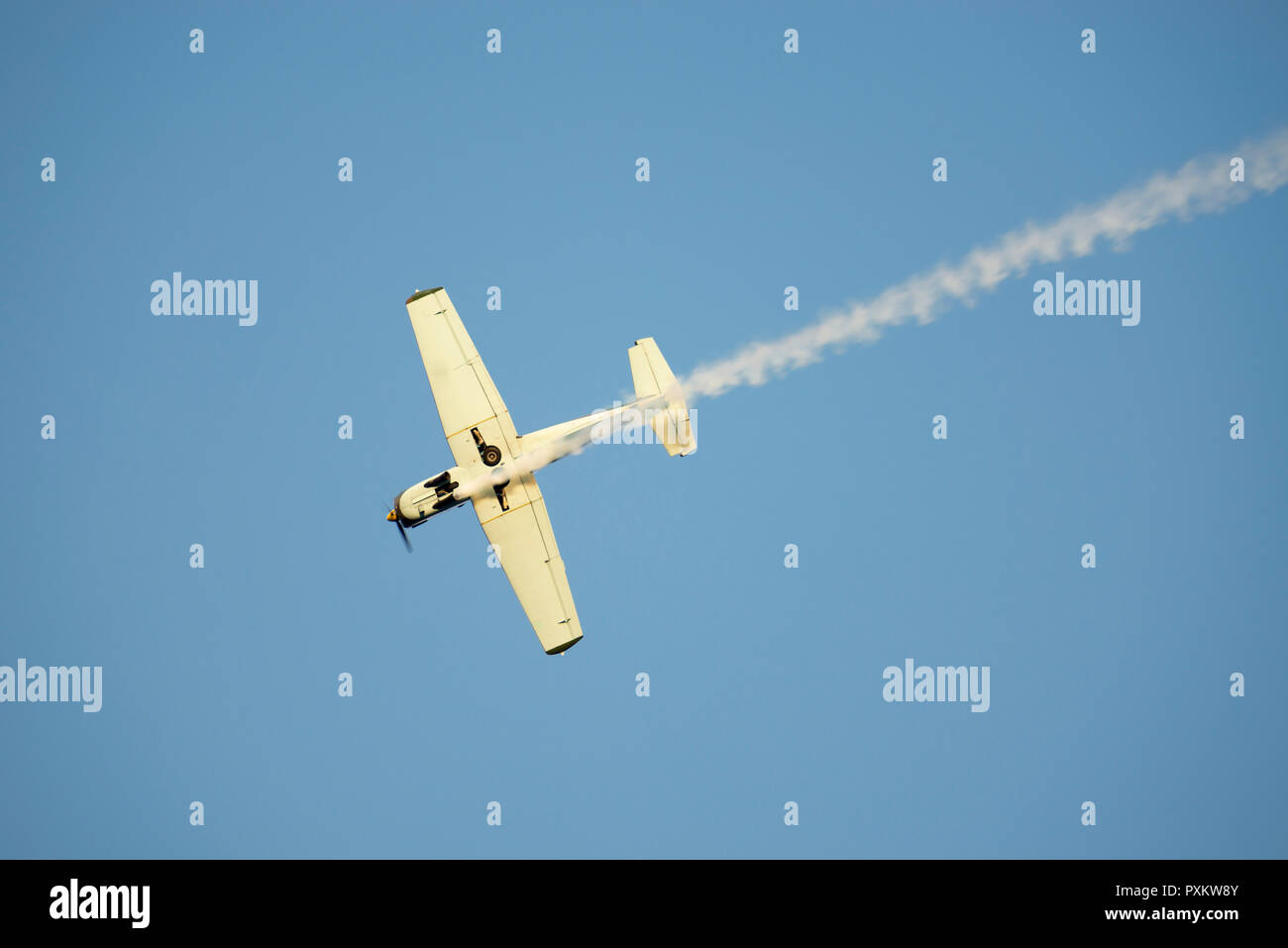 Airplane with smoke hi-res stock photography and images - Alamy