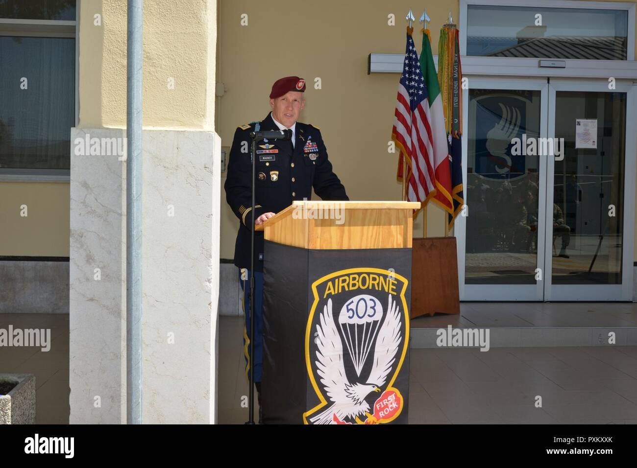 Command sgt maj christopher l mullinax hi-res stock photography and ...