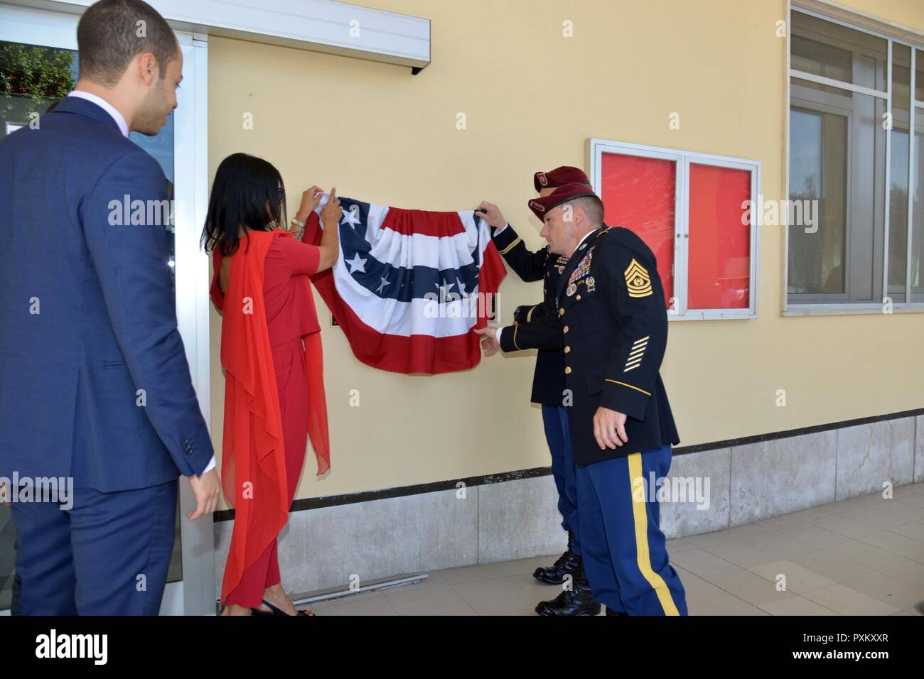 Command sgt maj christopher l mullinax hi-res stock photography and ...