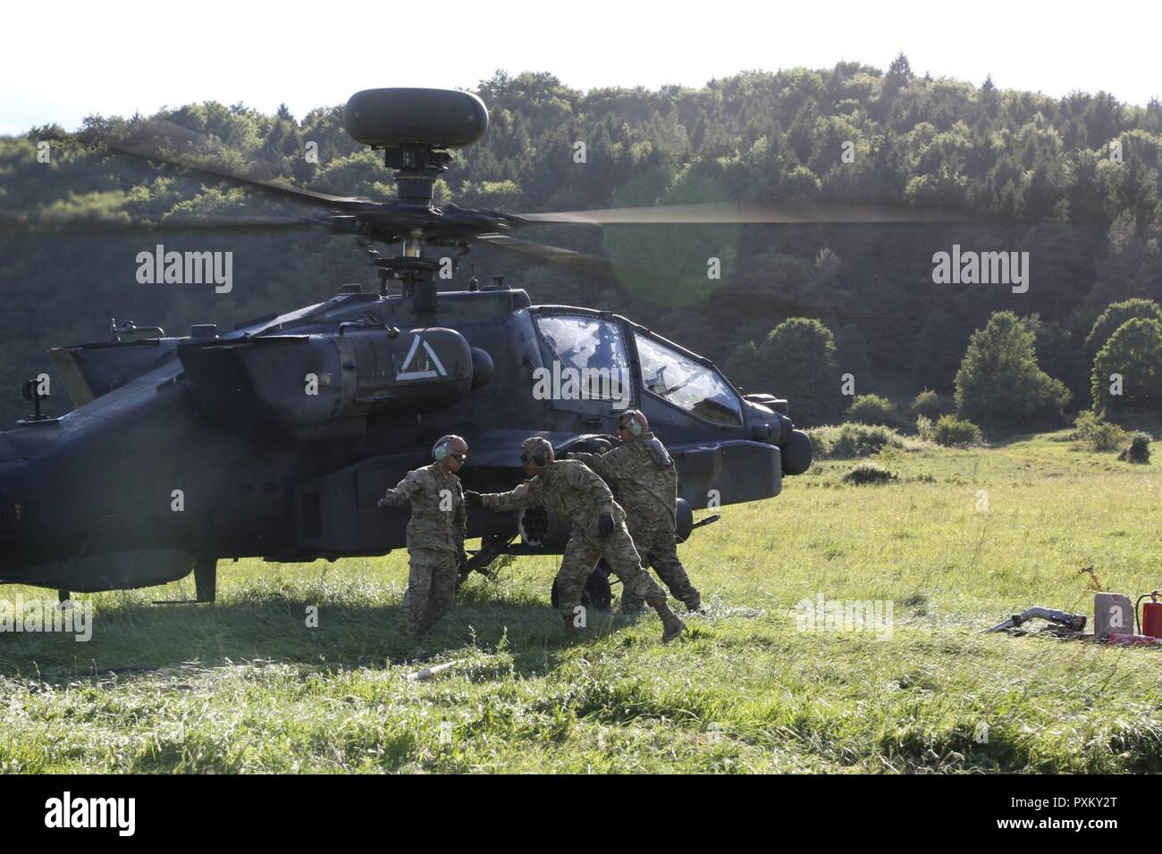 U.S. Soldiers of 1st Attack Reconnaissance Battalion, 501st Aviation ...