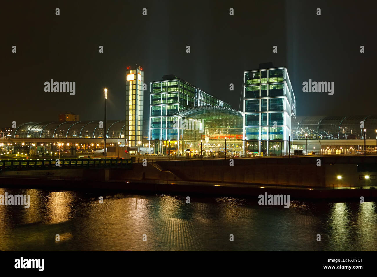 Berlin central station deutsche hi-res stock photography and images - Alamy