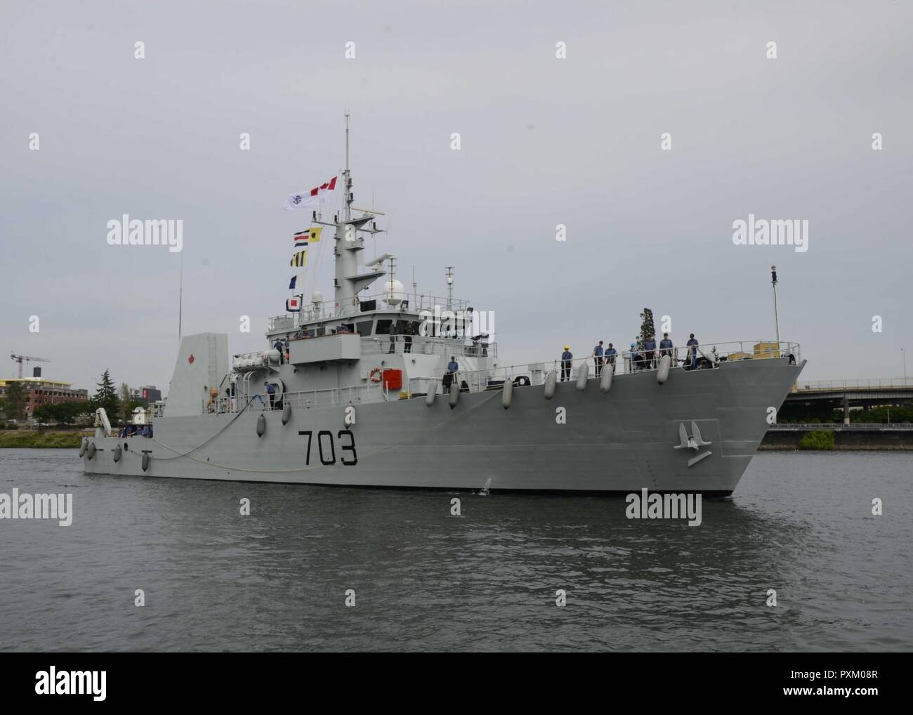 PORTLAND, Ore. (June 7, 2017) The Royal Canadian navy Kingston-class ...