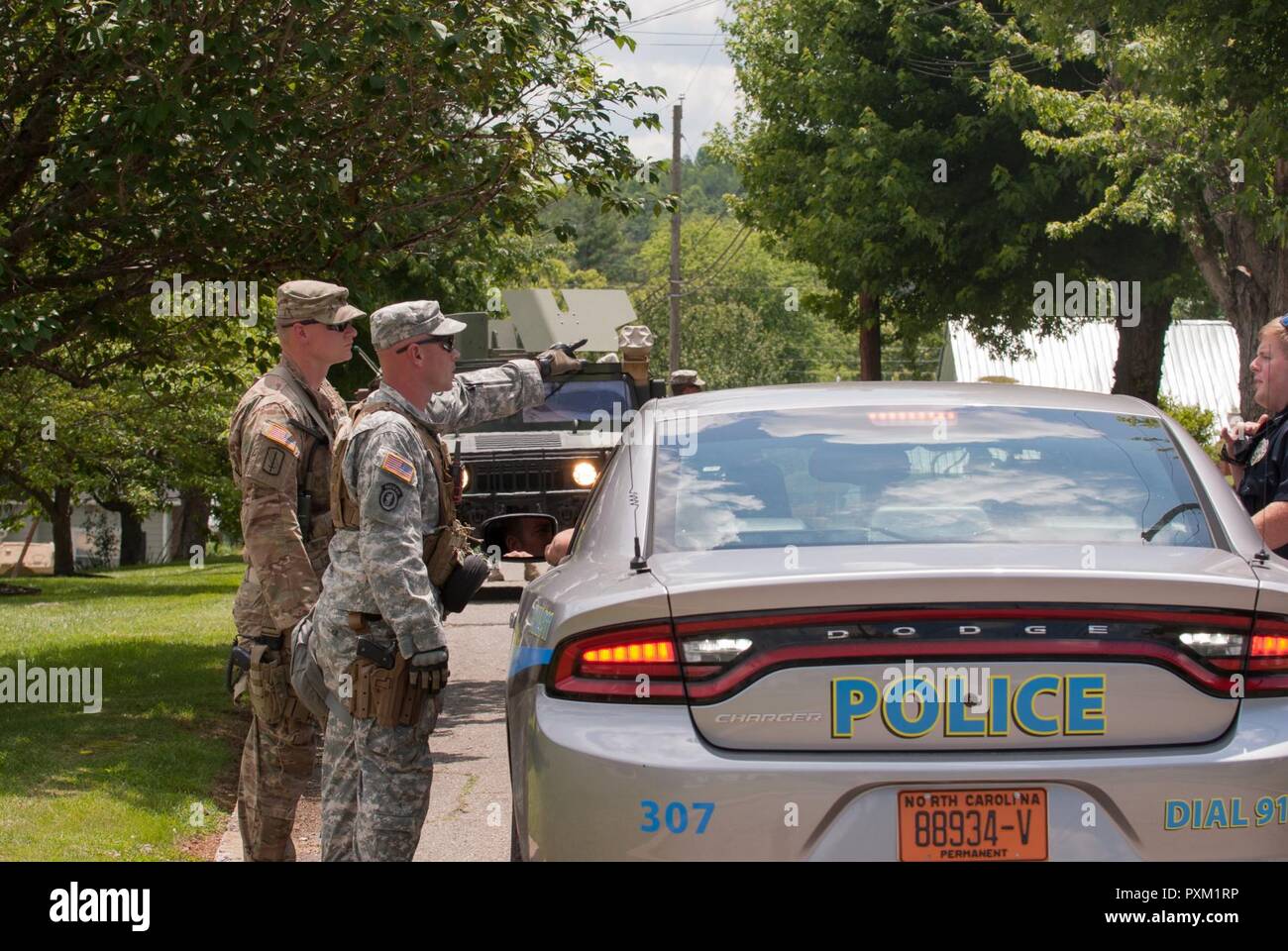 North Carolina Army National Guard soldiers from the 130th Maneuver ...