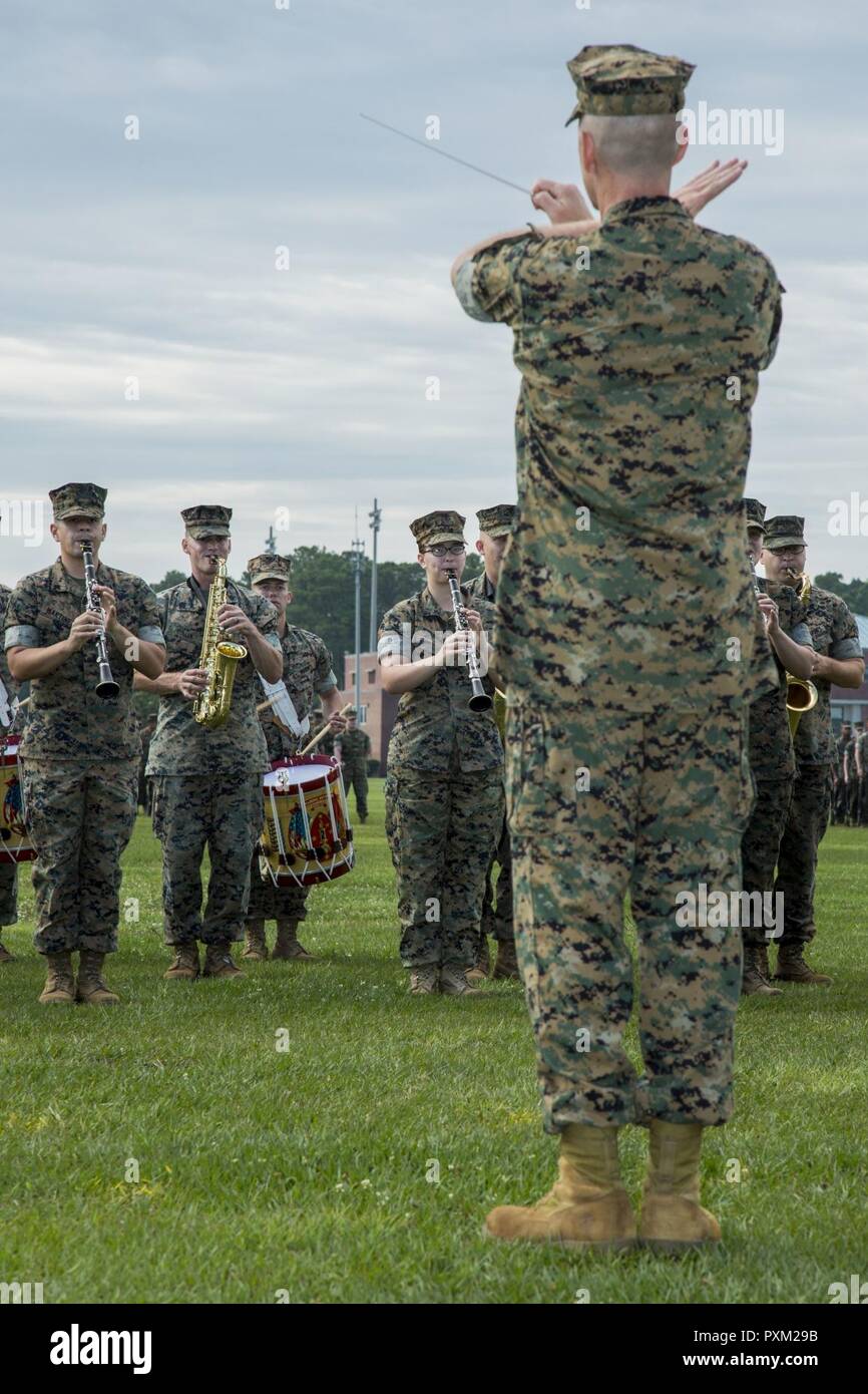 U.S. Marine Corps Chief Warrant Officer 3 Jack Davis, conductor, 2nd ...