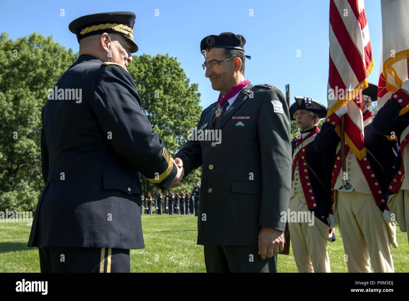 Israel defense forces cemetery hi-res stock photography and images - Alamy
