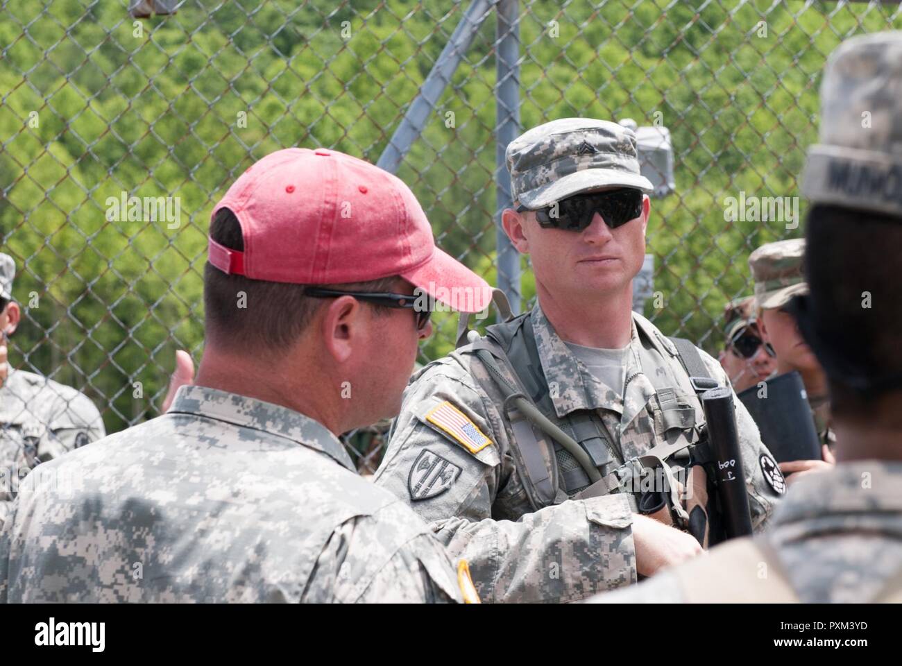 North Carolina Army National Guard soldiers from the 130th Maneuver ...