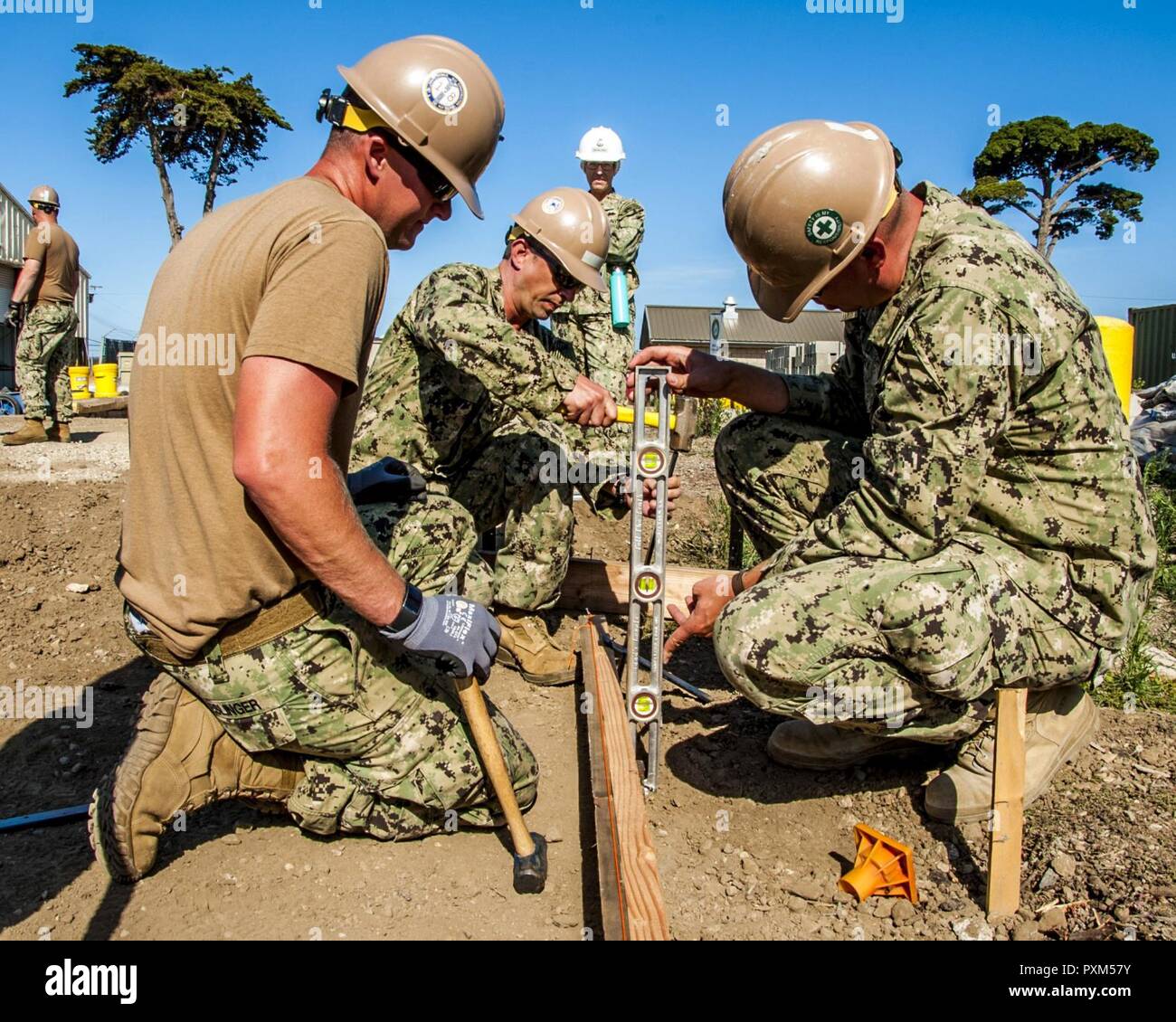 PORT HUENEME, Calif. (June 9, 2017) Sailors assigned to Naval Mobile ...