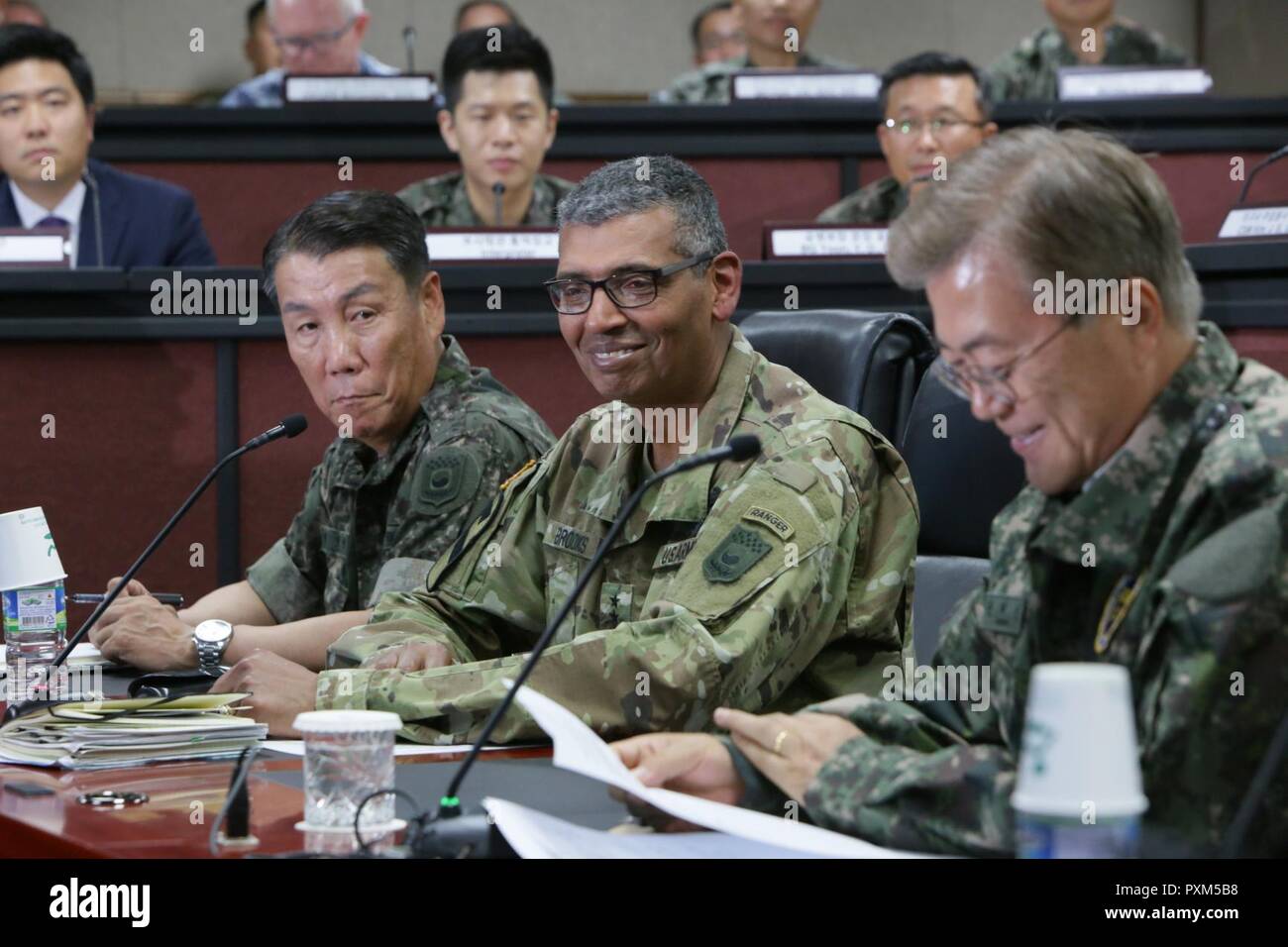 YONGSAN, Republic of Korea -- Commander of the Combined Forces Command ...