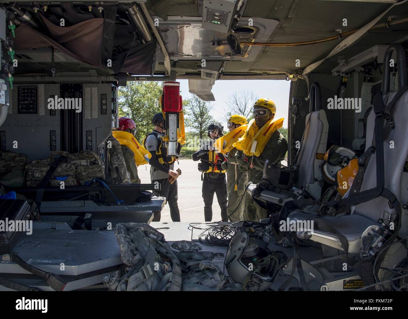 The 6-101st Aviation Regiment from Fort Campell, Kentucky hold their ...