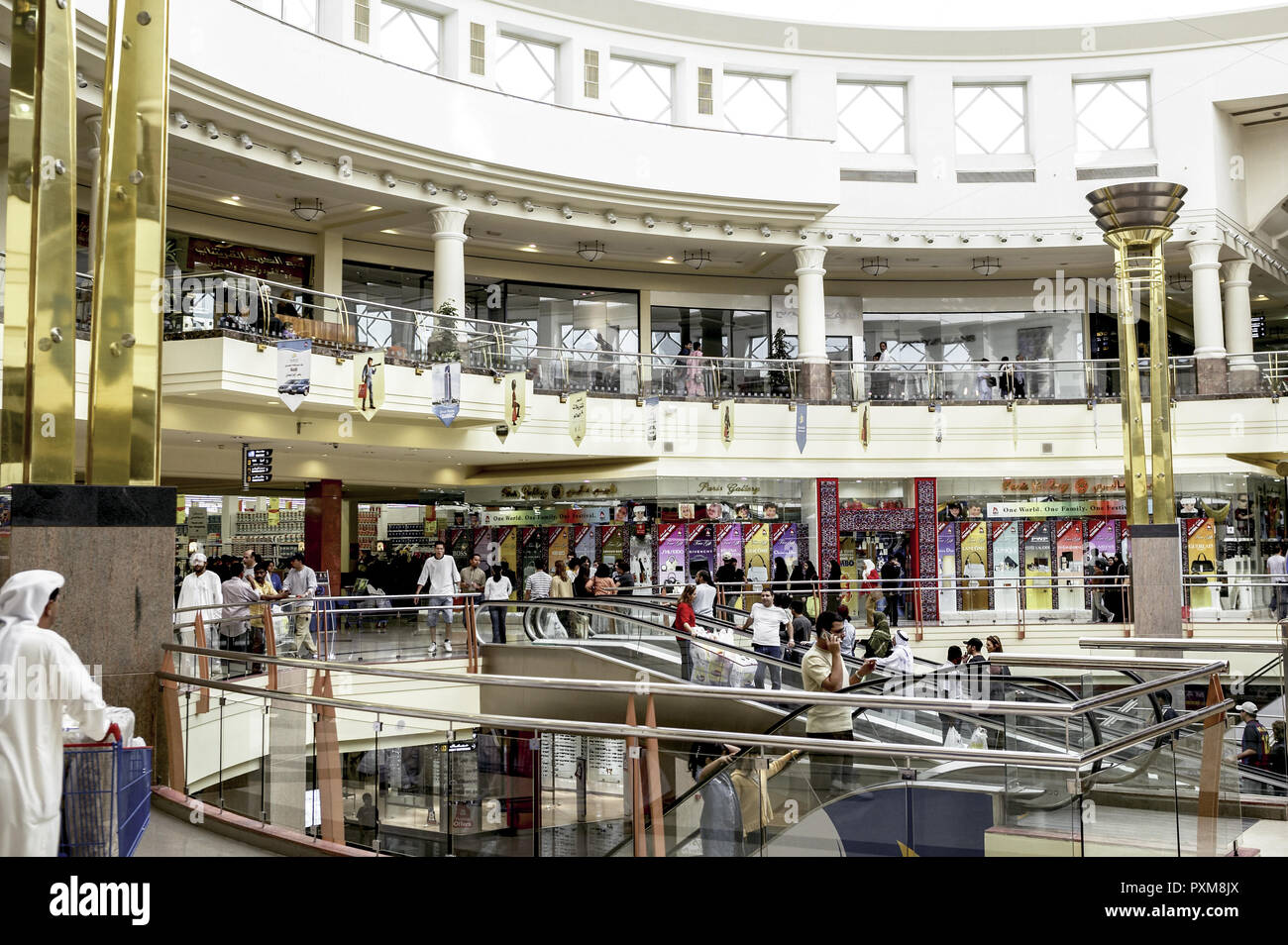 Dubai shopping center inside Stock Photo - Alamy