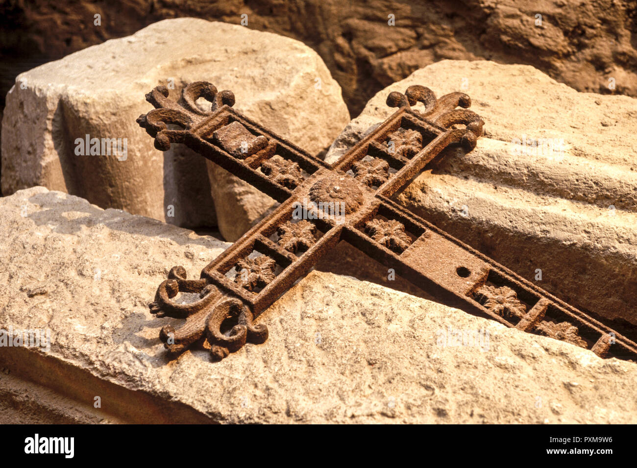 old metal cross Stock Photo - Alamy