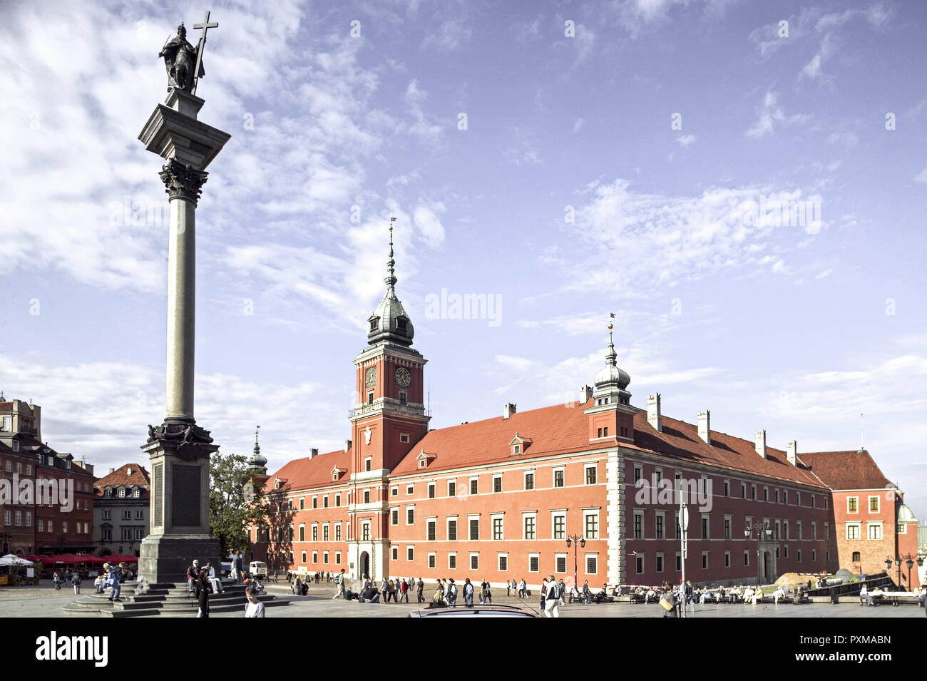 Poland, Warsaw palace plaza with kingâ ¤s castle Stock Photo - Alamy