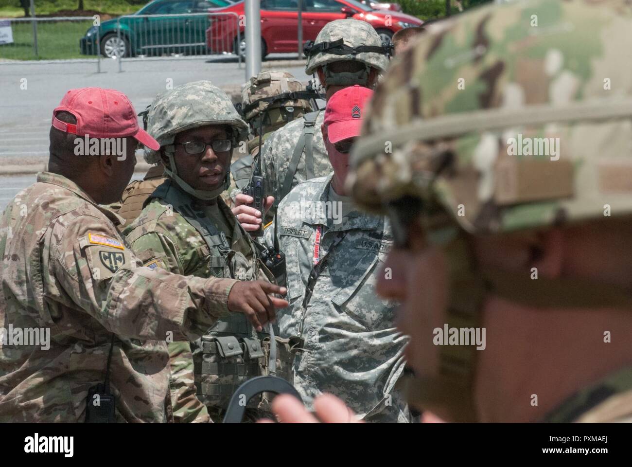 North Carolina Army National Guard soldiers from the 130th Maneuver ...