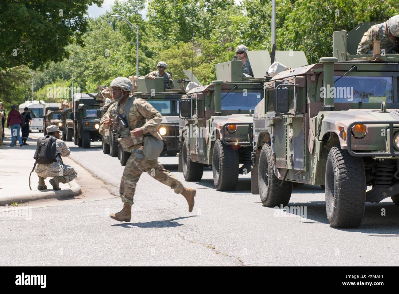 North Carolina Army National Guard soldiers from the 130th Maneuver ...