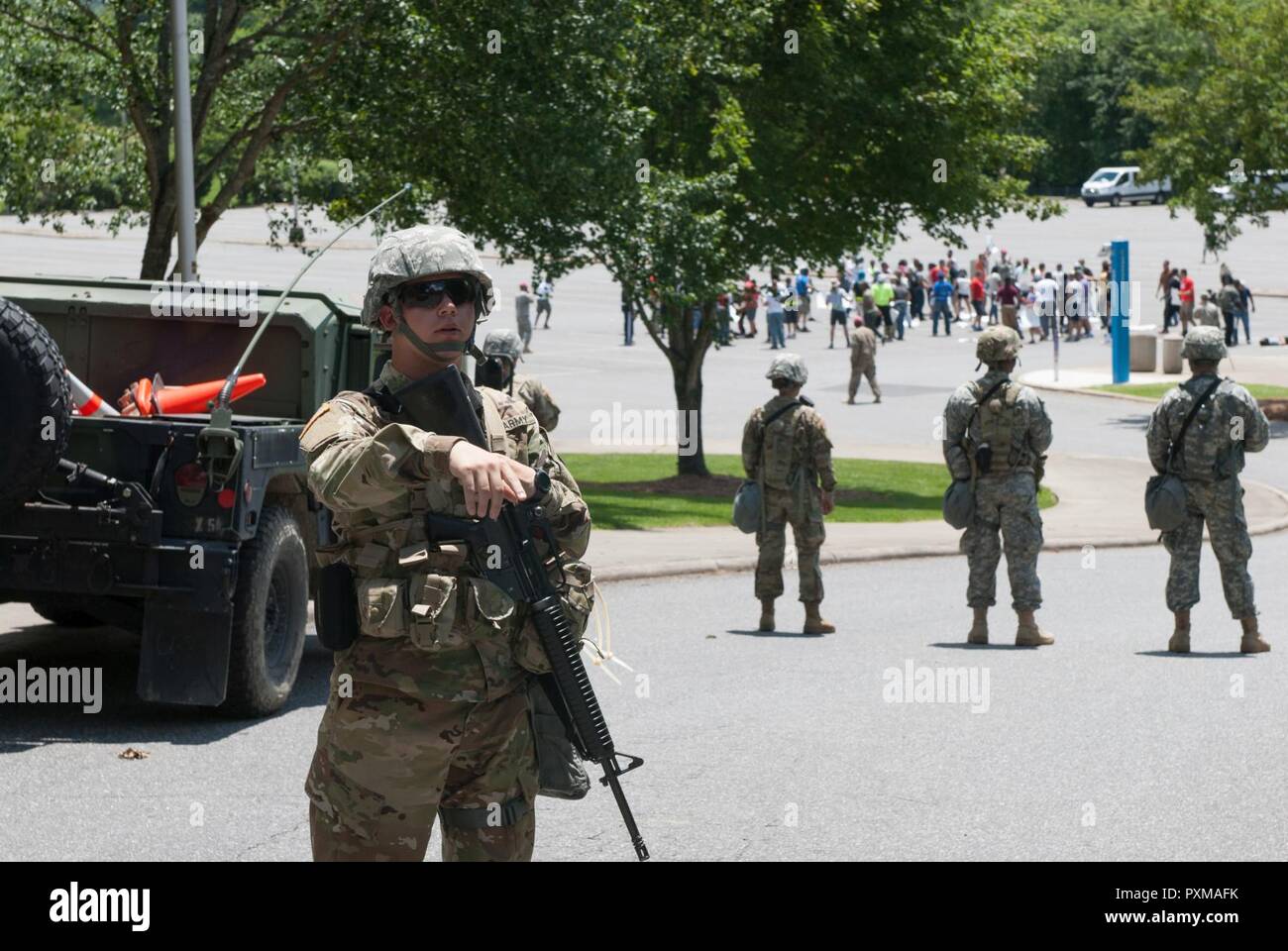 North Carolina Army National Guard soldiers from the 130th Maneuver ...