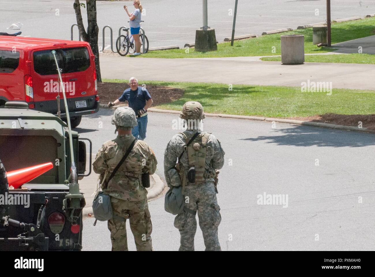 North Carolina Army National Guard soldiers from the 130th Maneuver ...