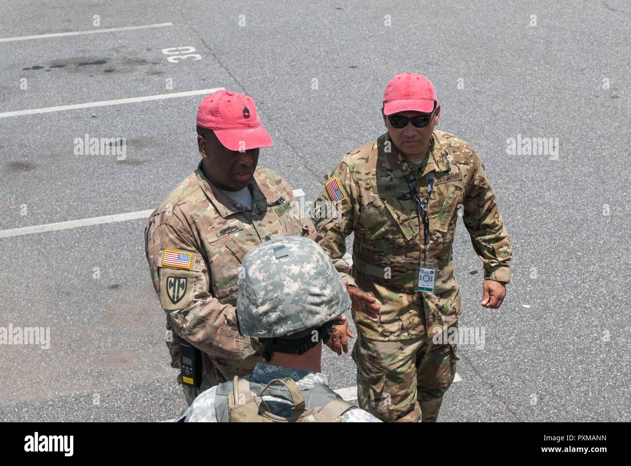 North Carolina Army National Guard soldiers from the 130th Maneuver ...