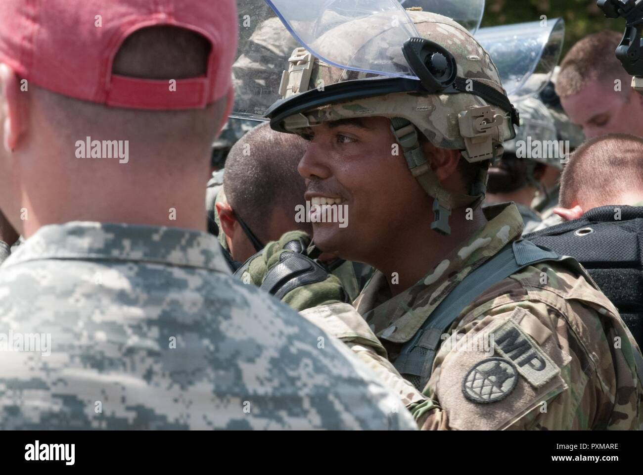 North Carolina Army National Guard soldiers from the 130th Maneuver ...