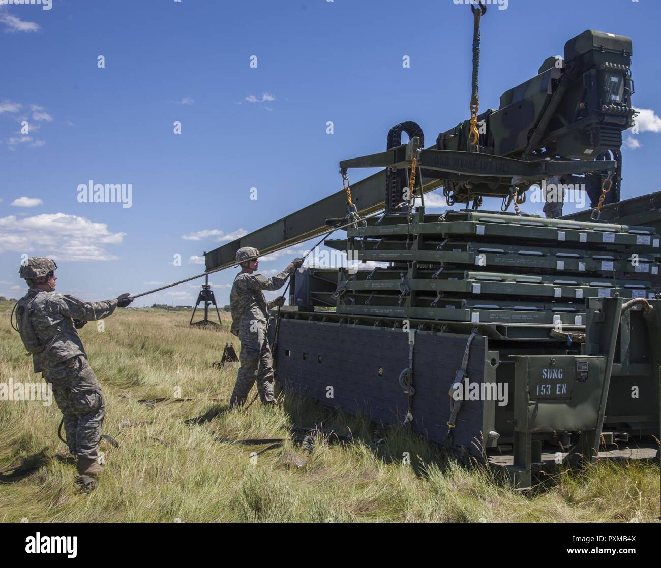 U.S. Soldiers with the 200th Engineer Company, South Dakota Army ...