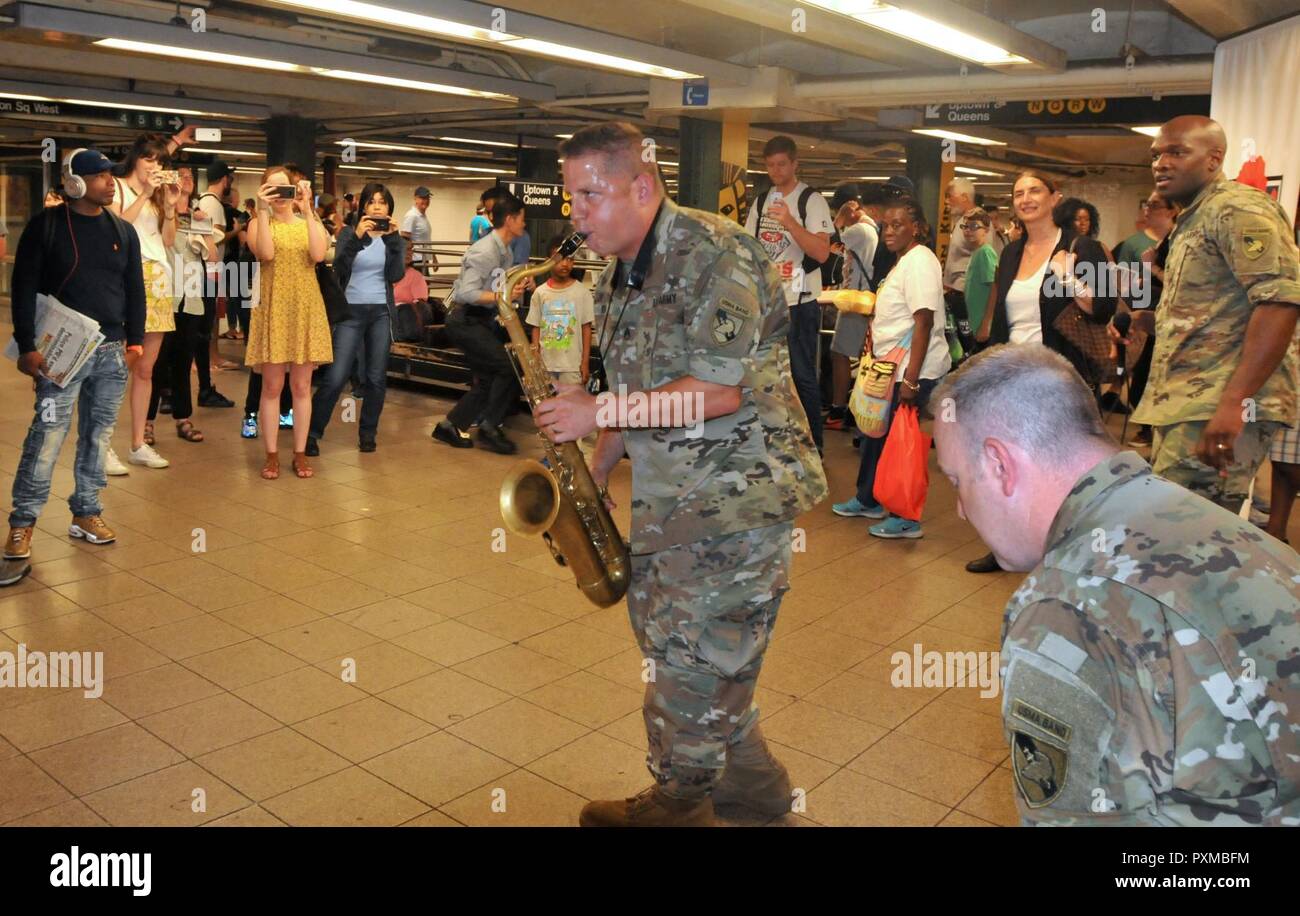 New york subway band hi-res stock photography and images - Alamy