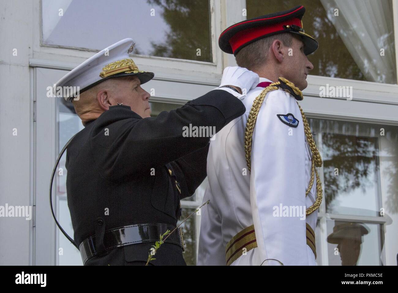 Commandant of the Marine Corps Gen. Robert B. Neller, left, presents a ...