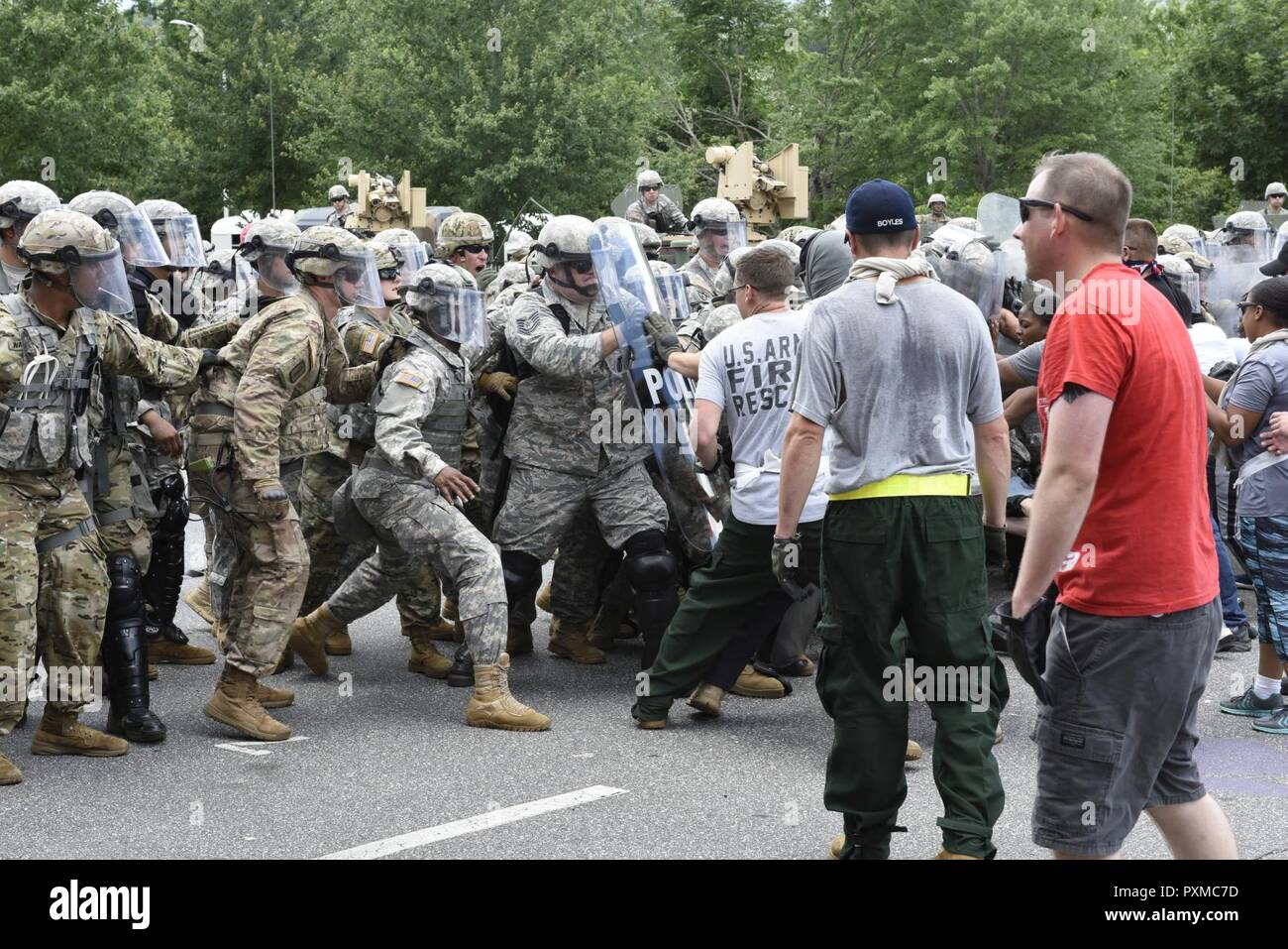 Armed police riot training exercise hi-res stock photography and images ...