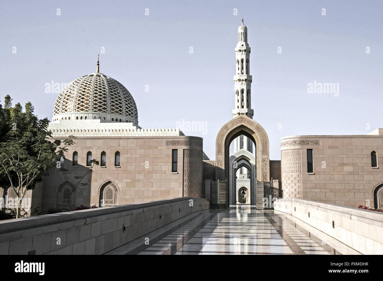 Geography travel oman muscat sultan hi-res stock photography and images ...
