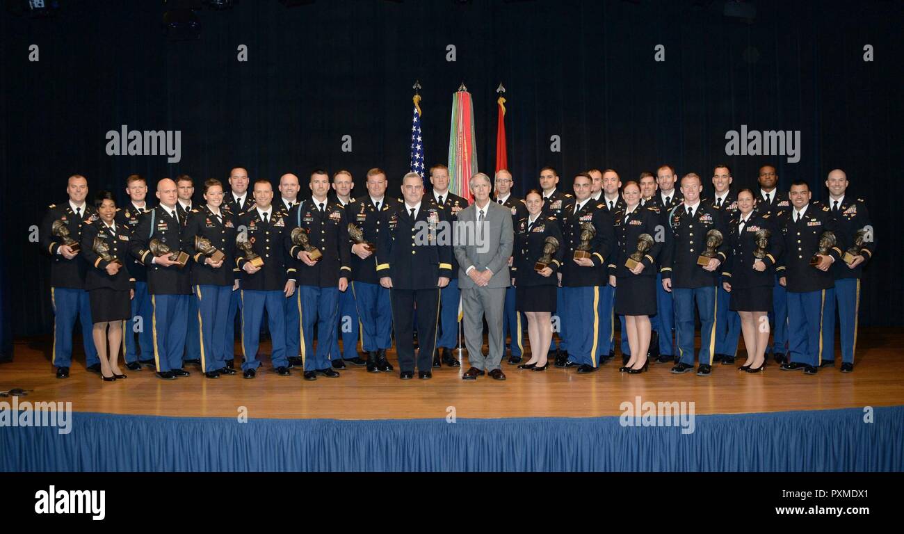 General douglas a macarthur leadership award hi-res stock photography ...