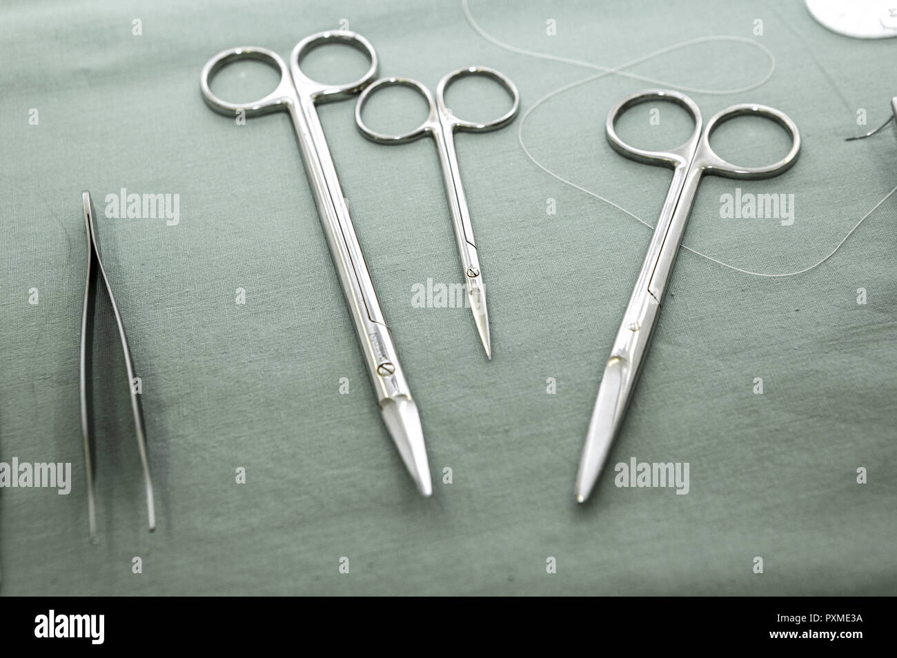 Surgical cutlery hi-res stock photography and images - Alamy