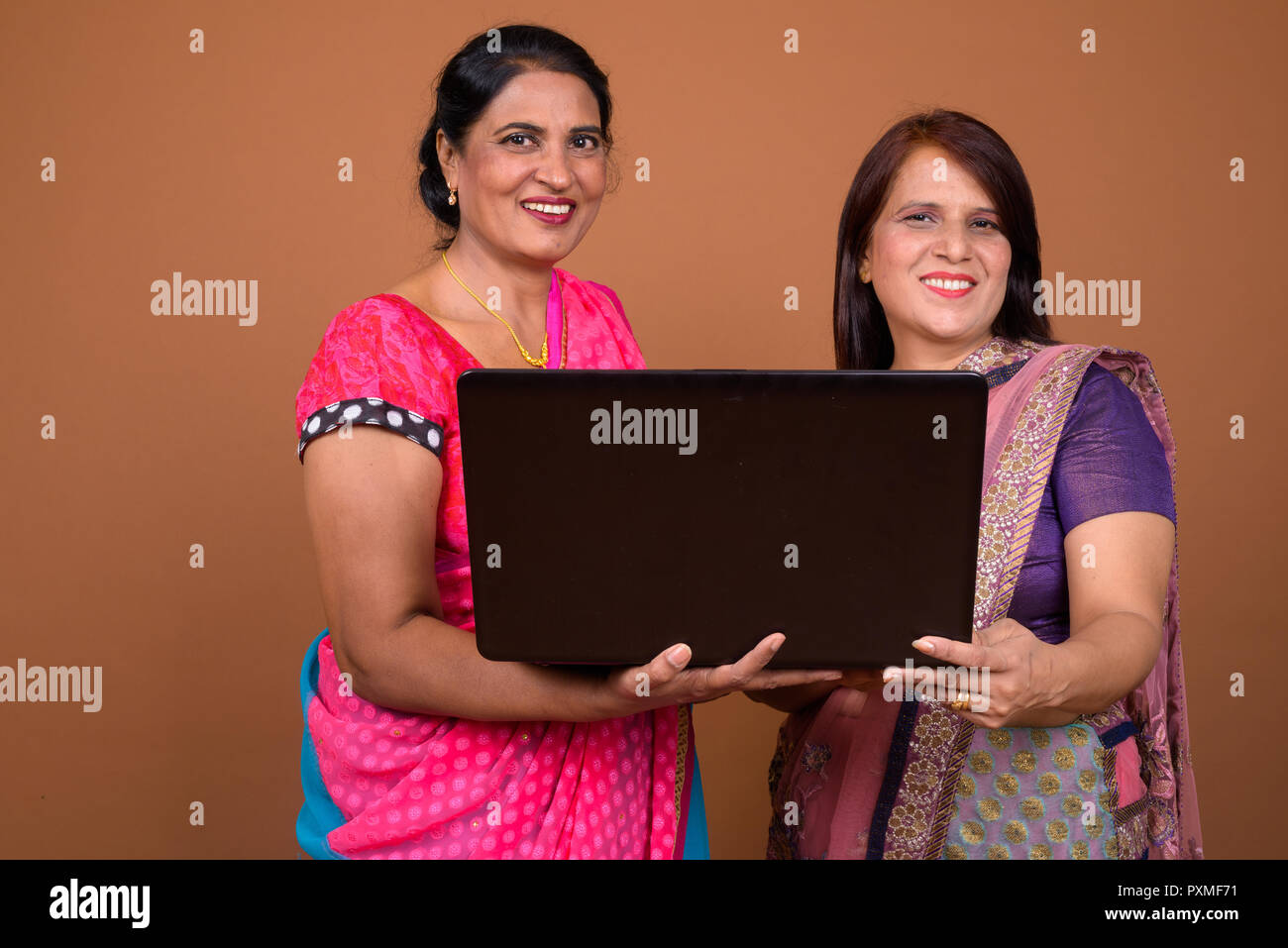 Indian girl computer hi-res stock photography and images - Alamy