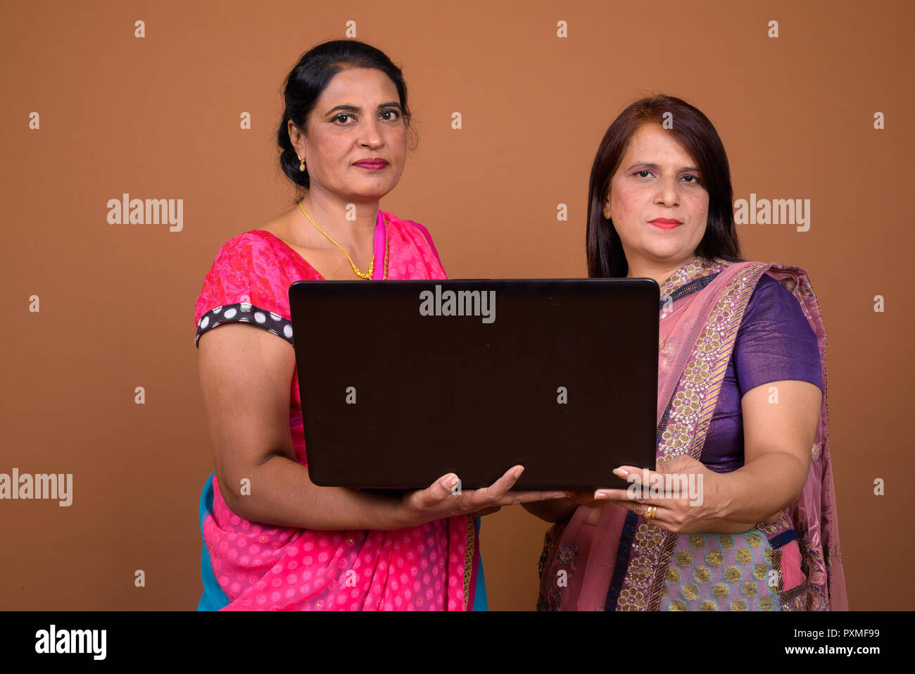 Indian girl computer hi-res stock photography and images - Alamy