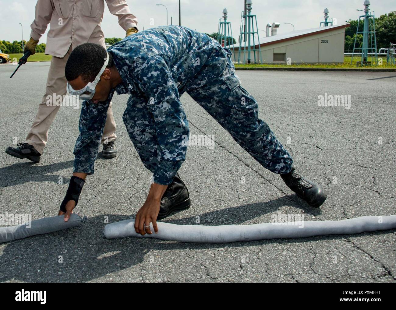 Spill response exercise hi-res stock photography and images - Alamy