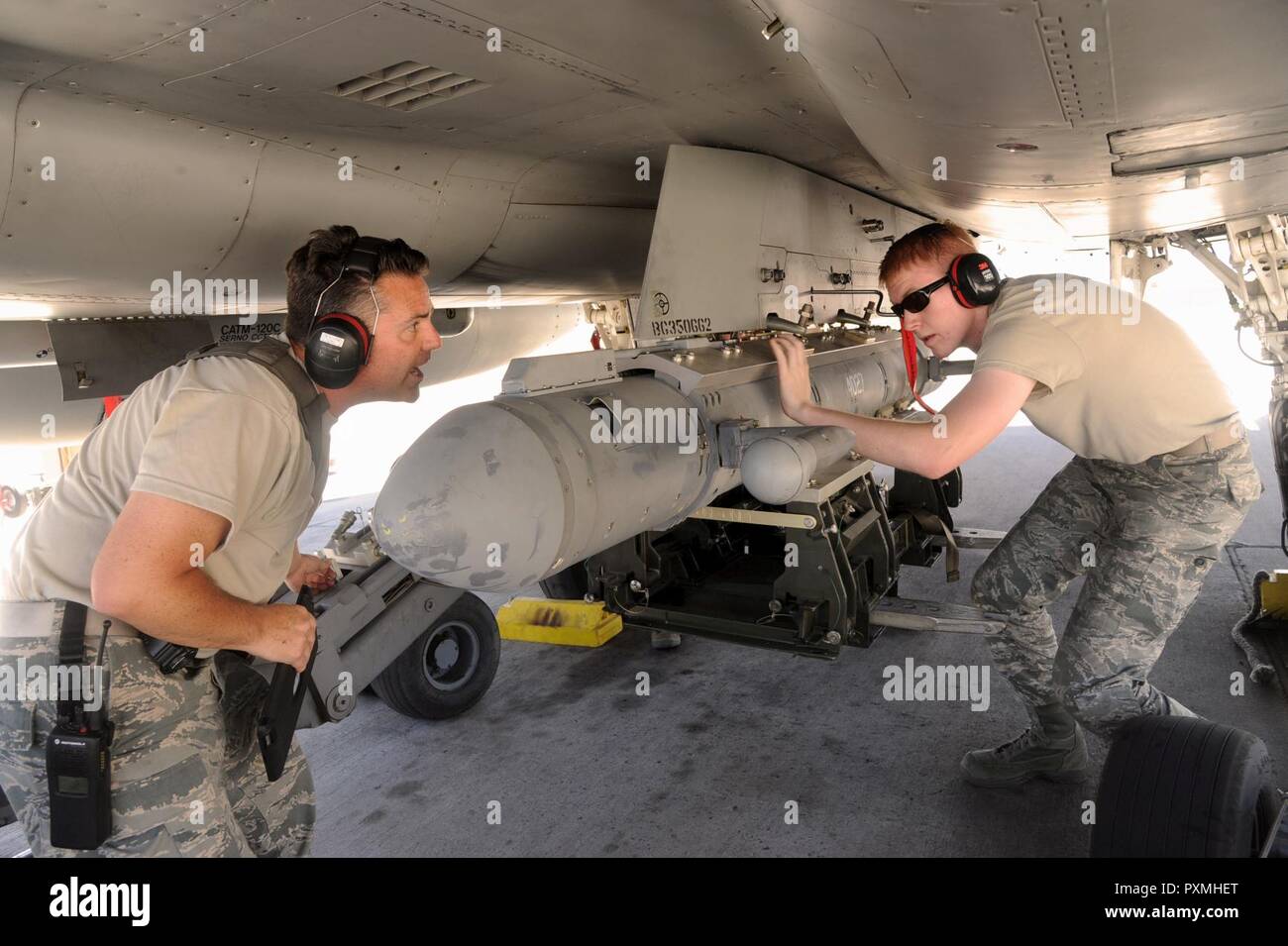 Oregon Air National Guard Avionics Technicians Master Sgt. Haina Searls ...