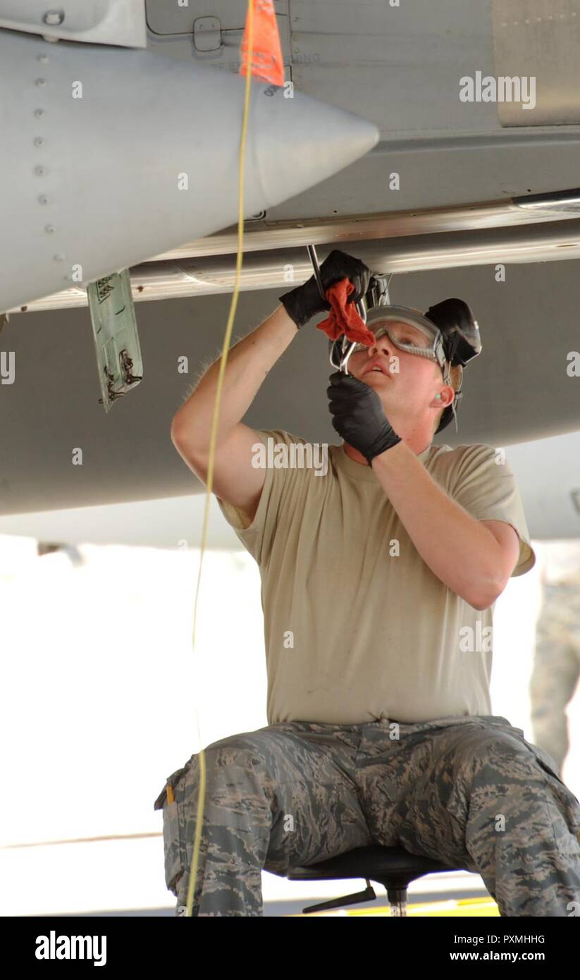 Oregon Air National Guard Senior Airman Jyles Wirta, assigned to the ...