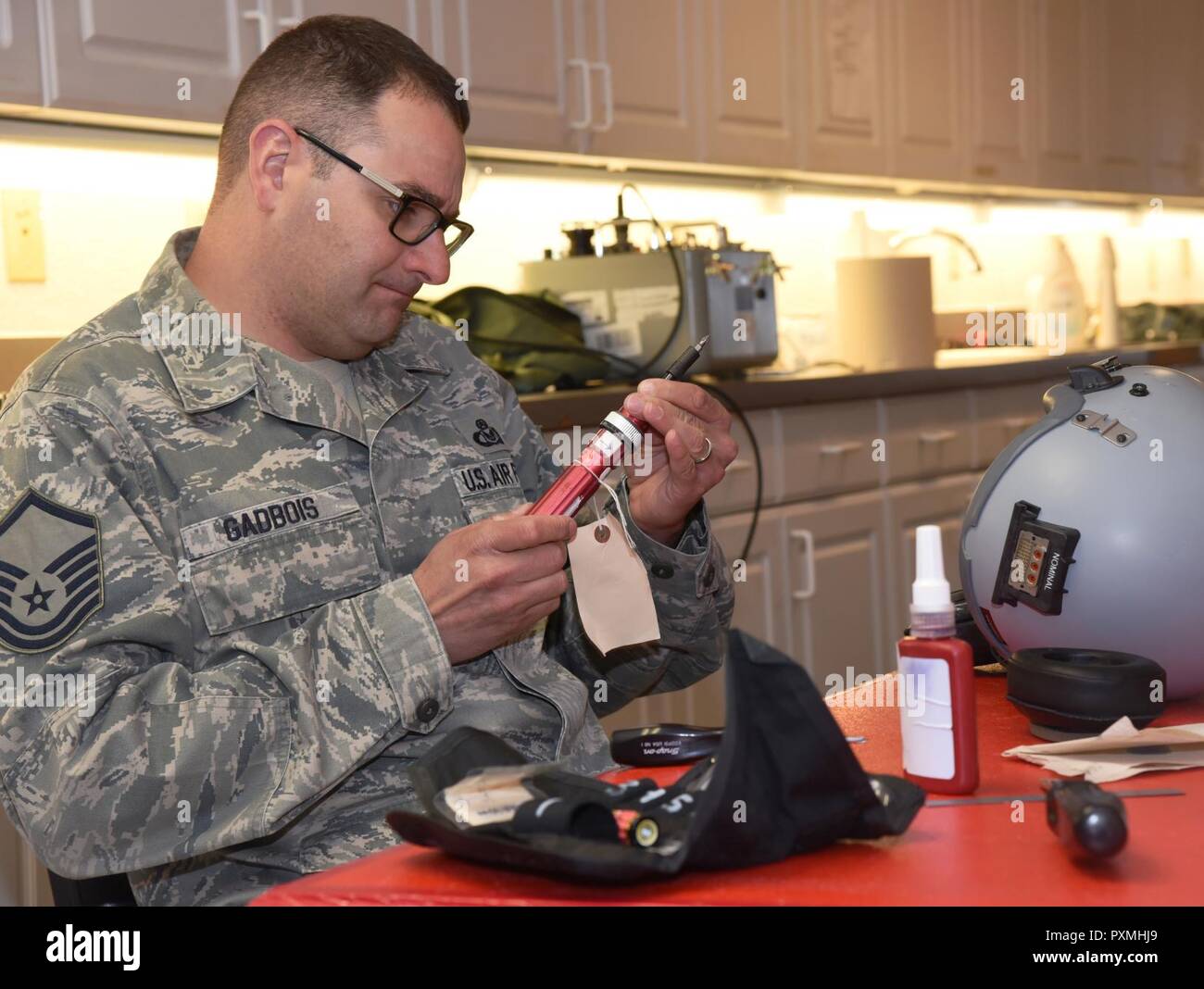 Oregon Air National Guard Master Sgt. Greg Gadbois, assigned to the ...