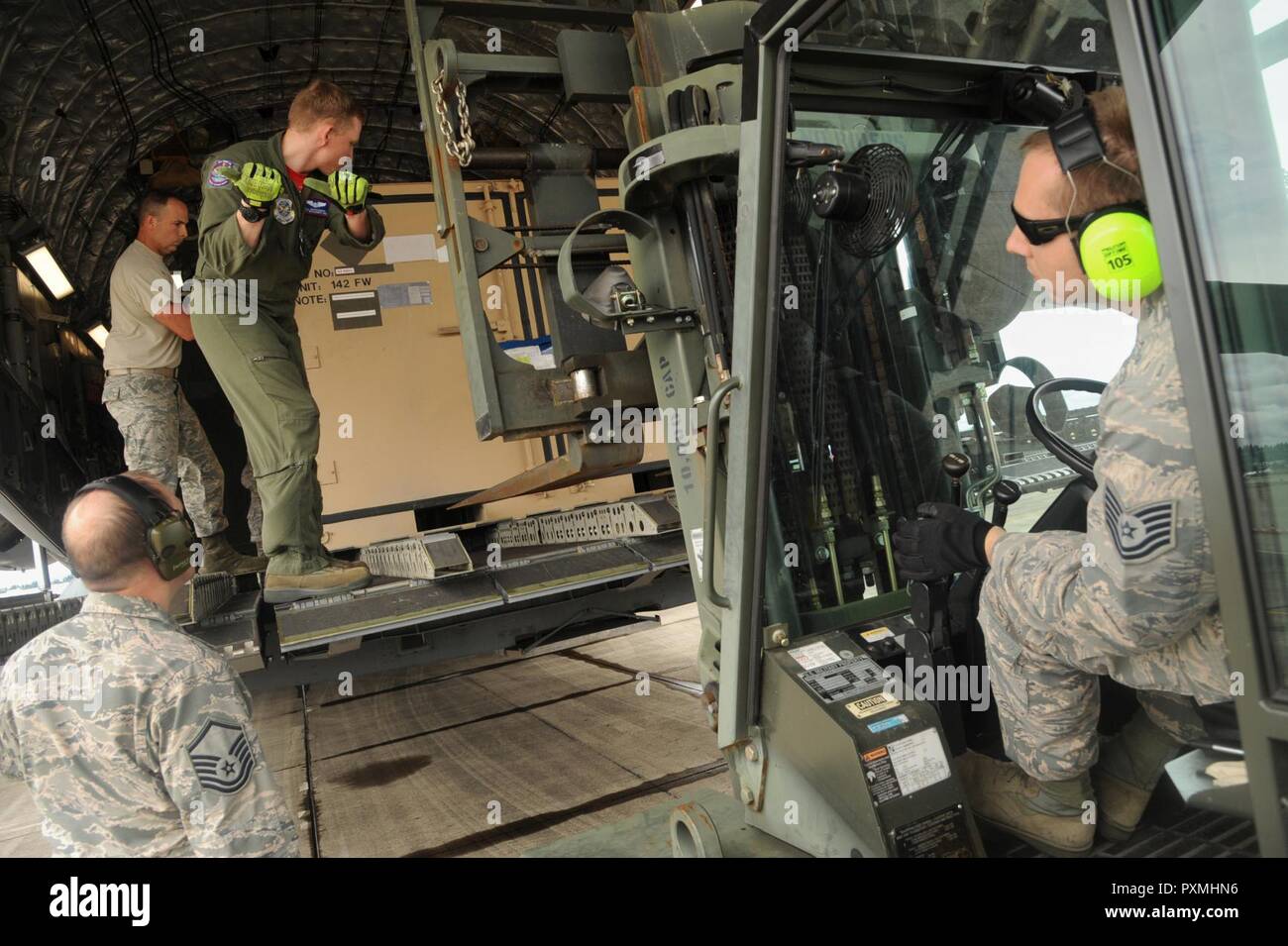 172nd airlift wing hi-res stock photography and images - Alamy