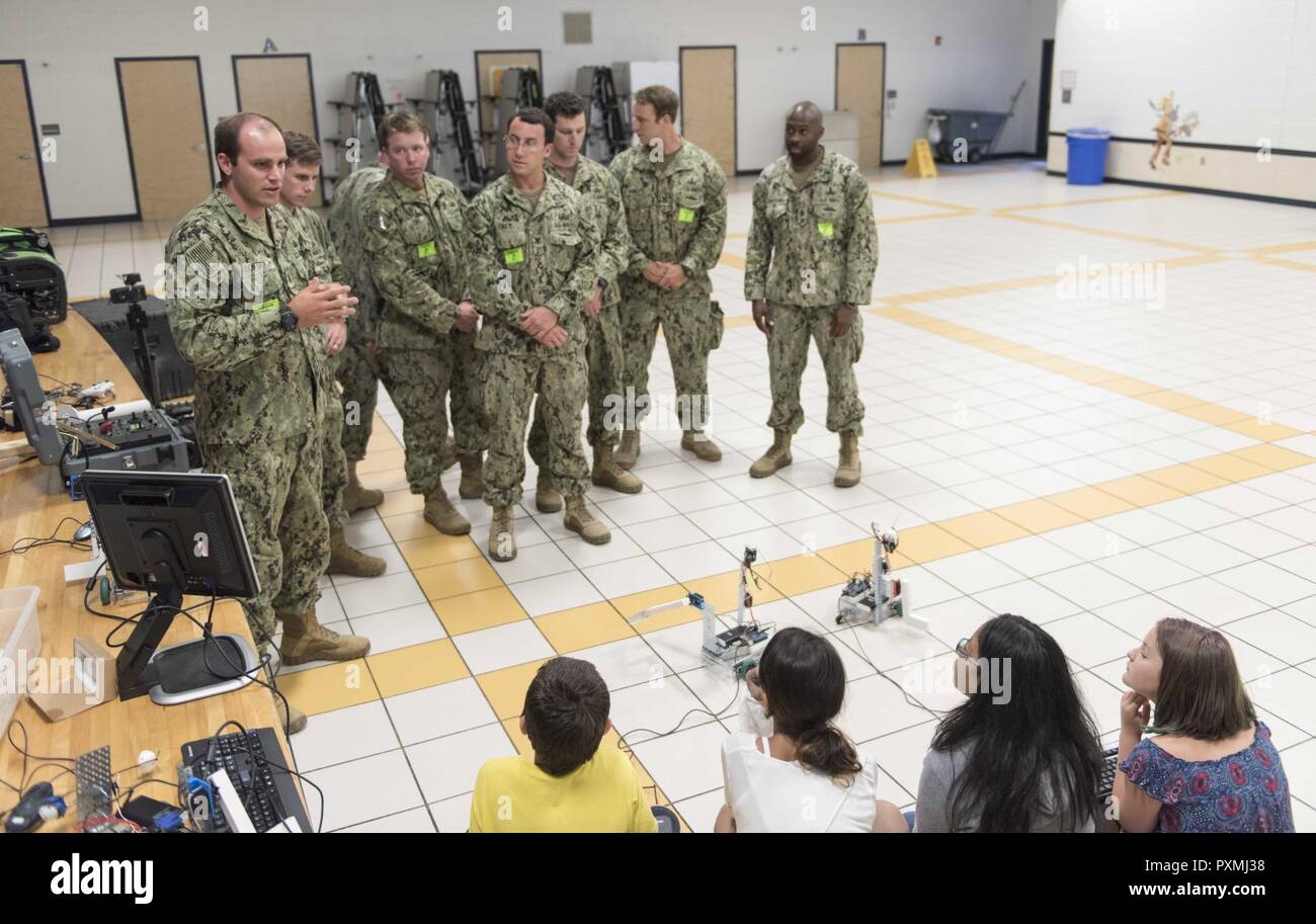 VIRGINIA BEACH, Va. (June 12, 2017) Explosive Ordnance Disposal ...
