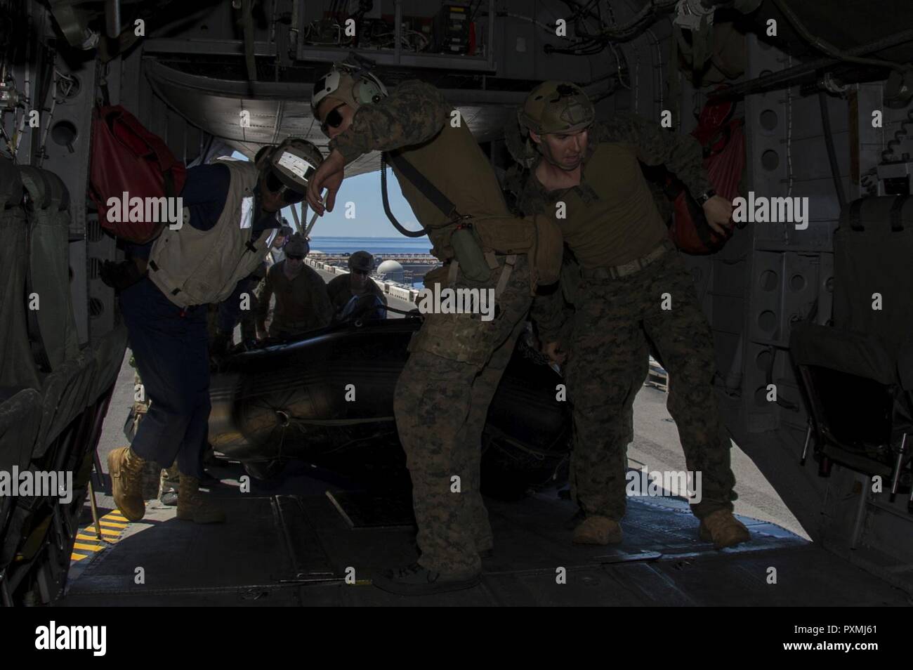 Platoon cast hi-res stock photography and images - Alamy