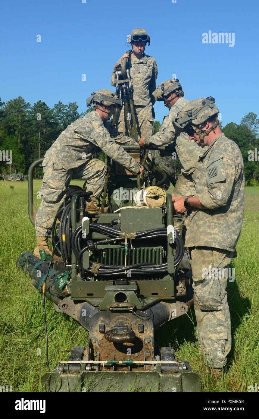 Soldiers from Alpha Battery, 1st Battalion, 118th Field Artillery, 48th Infantry Brigade Combat ...