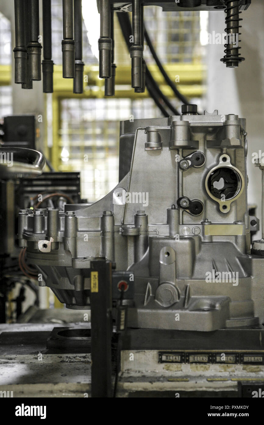 Autoproduktion hi-res stock photography and images - Alamy