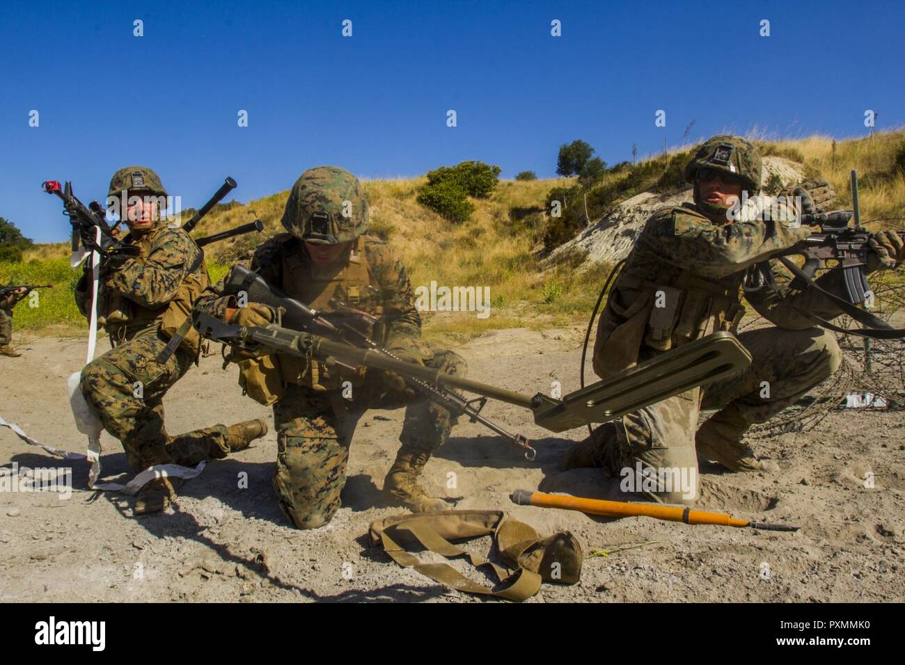 Marines with 4th Combat Engineers Battalion, 4th Marine Division ...
