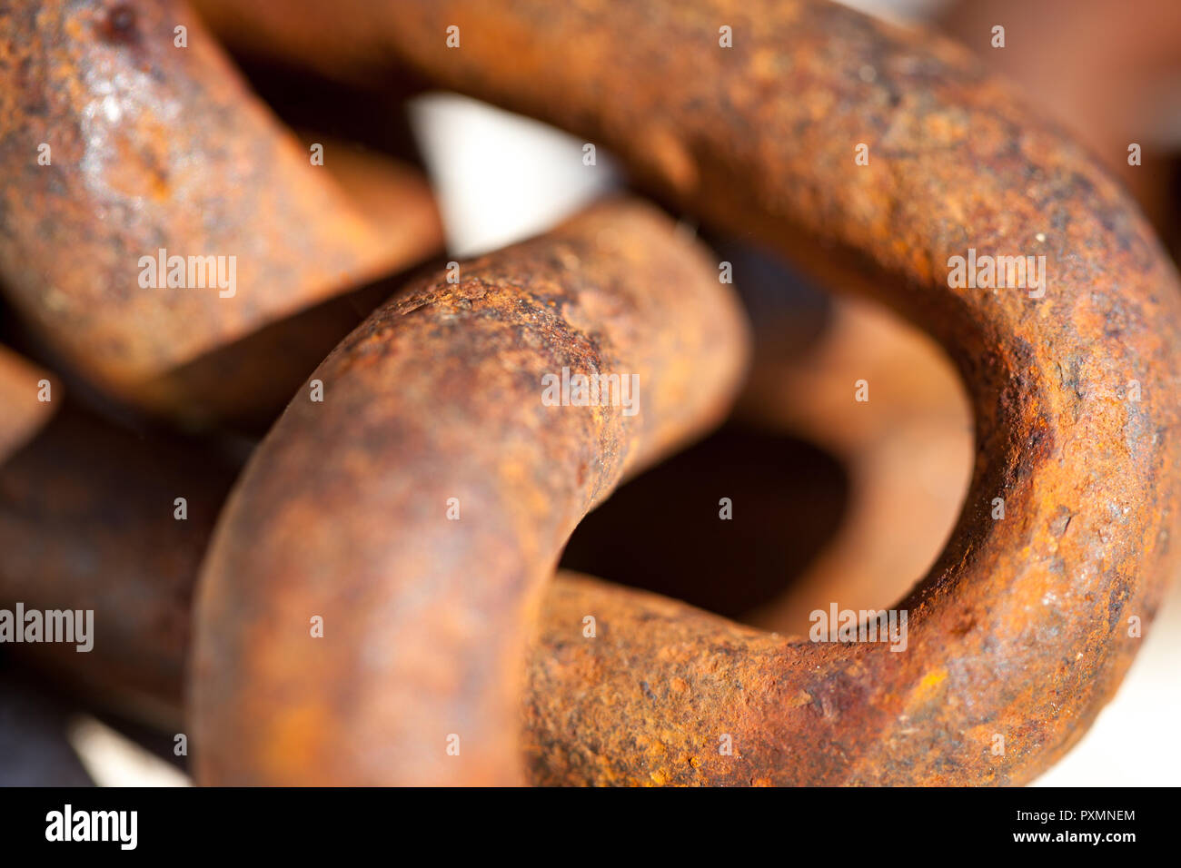 Heavy chain links hi-res stock photography and images - Alamy